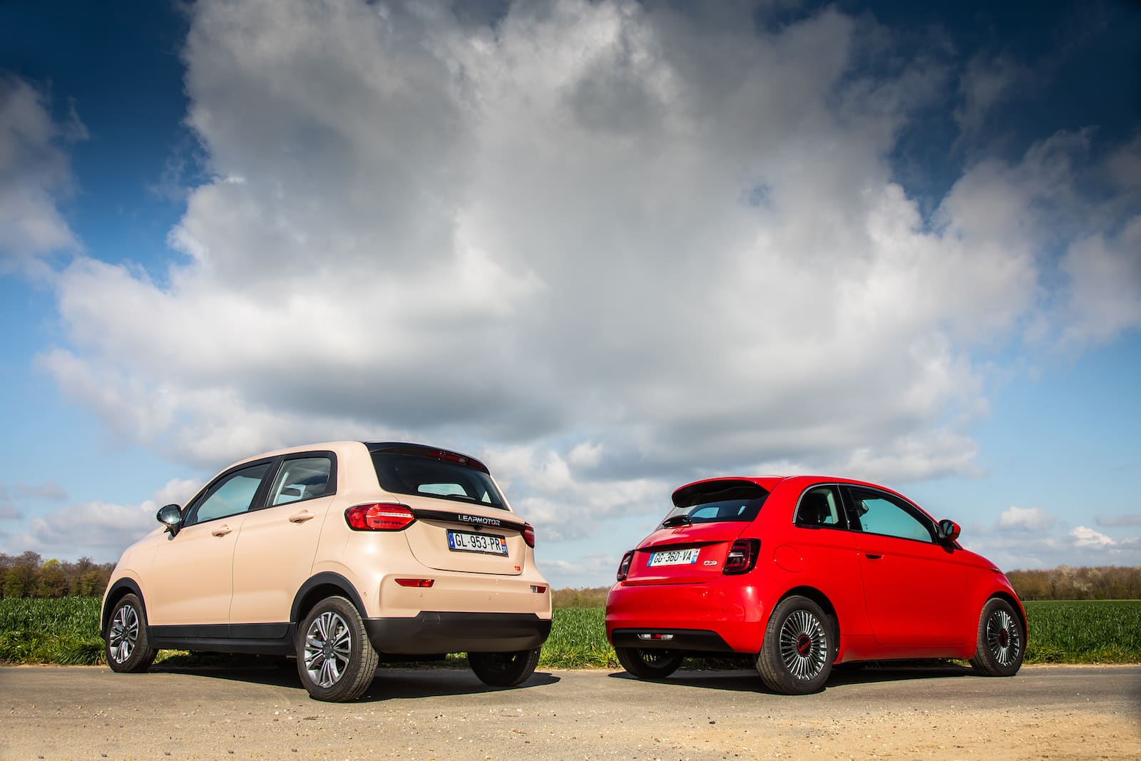 Comparatif Vidéo - Spacieuse Leapmotor T03 contre chère Fiat 500e