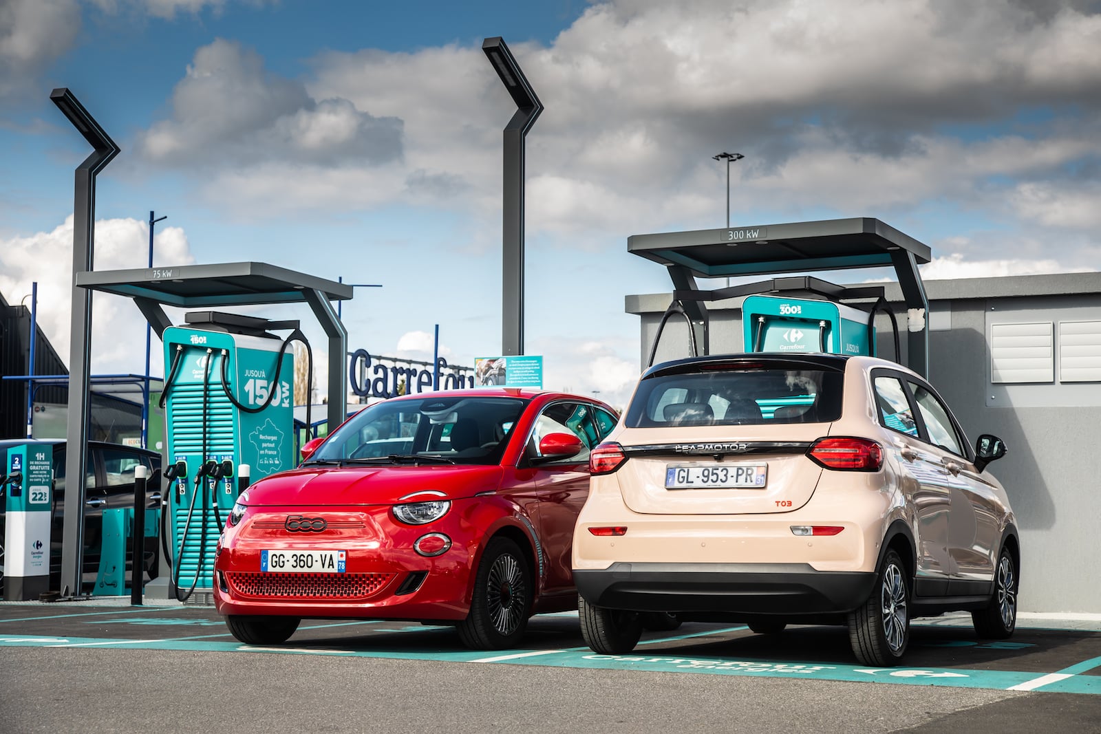 Comparatif Vidéo - Spacieuse Leapmotor T03 contre chère Fiat 500e