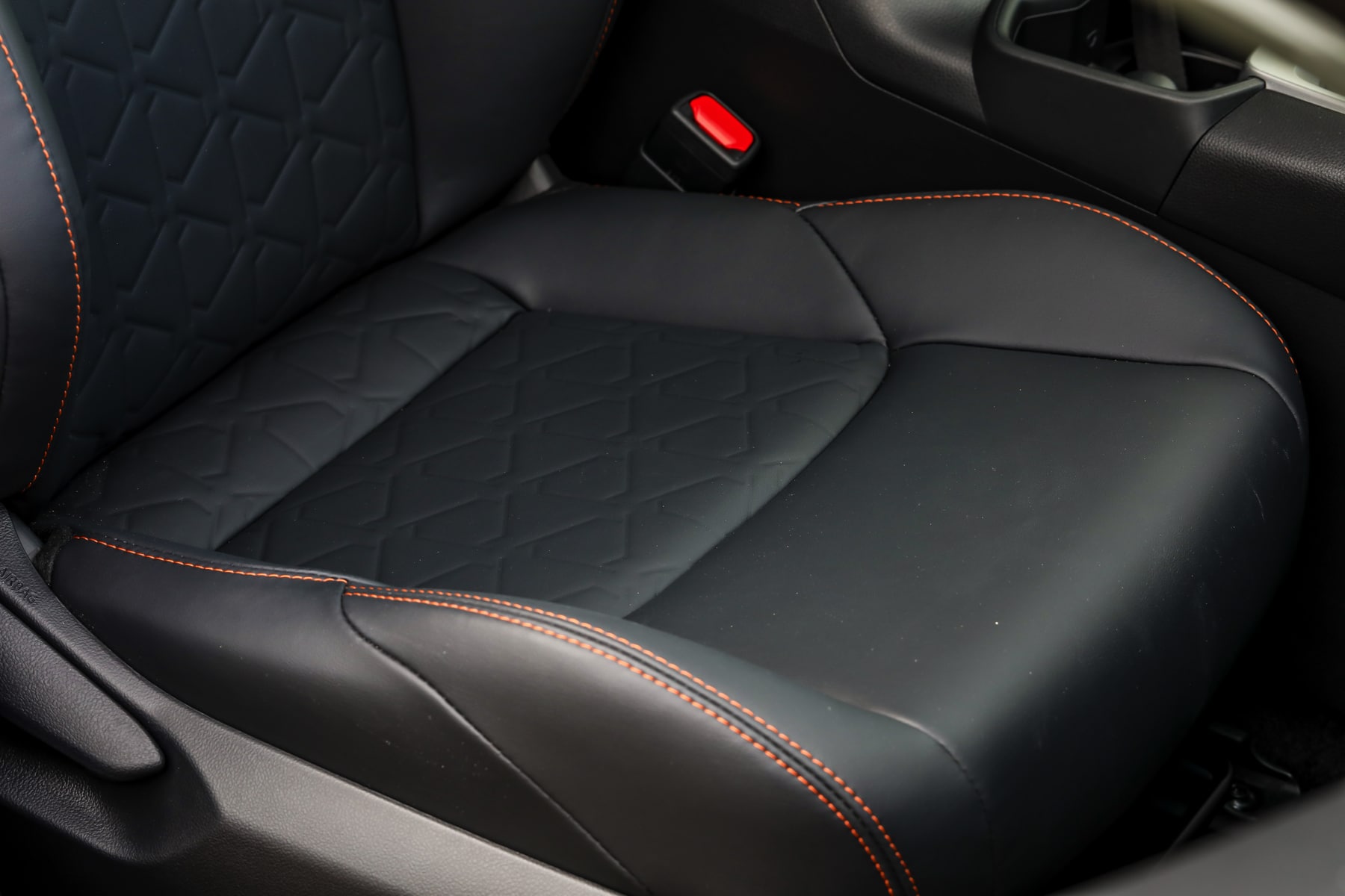 Toyota RAV4 Trail 2023 : ESSAI du SUV hybride au style aventurier