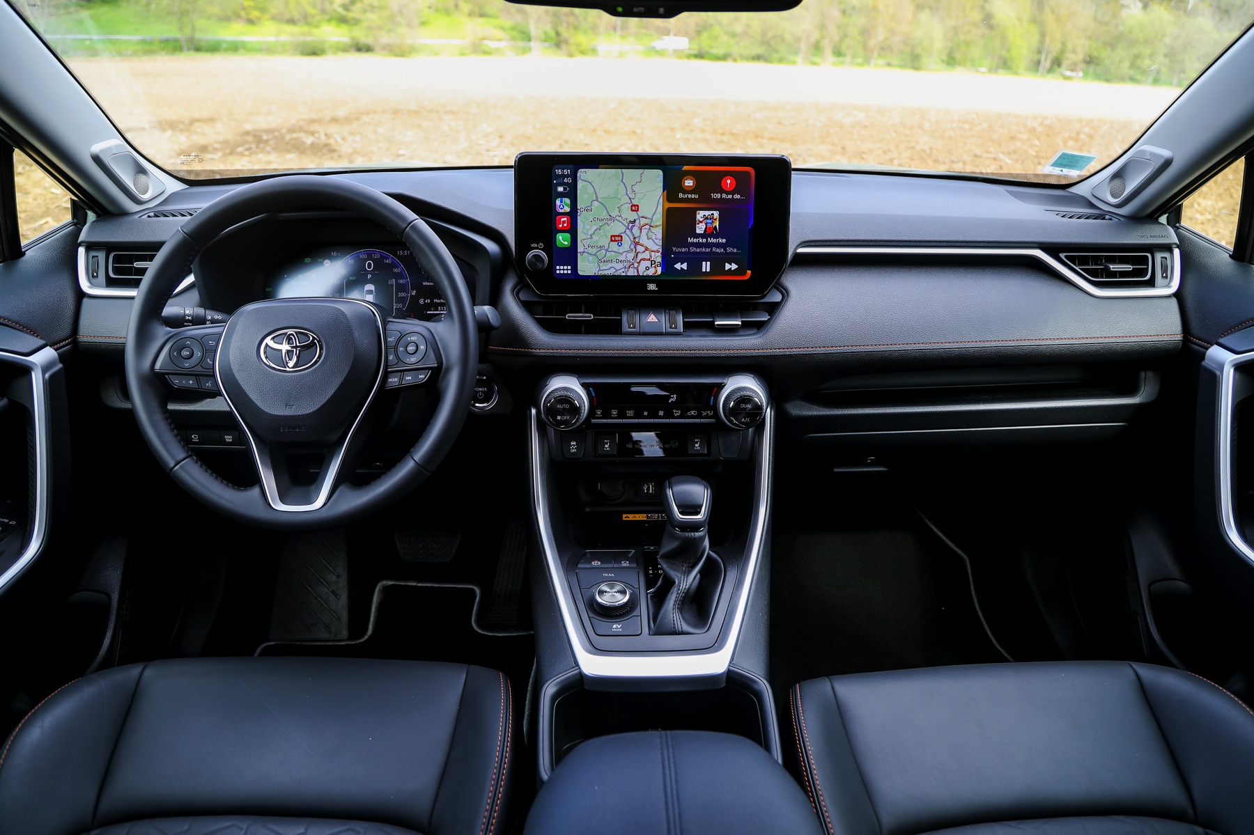 Toyota RAV4 Trail 2023 : ESSAI du SUV hybride au style aventurier