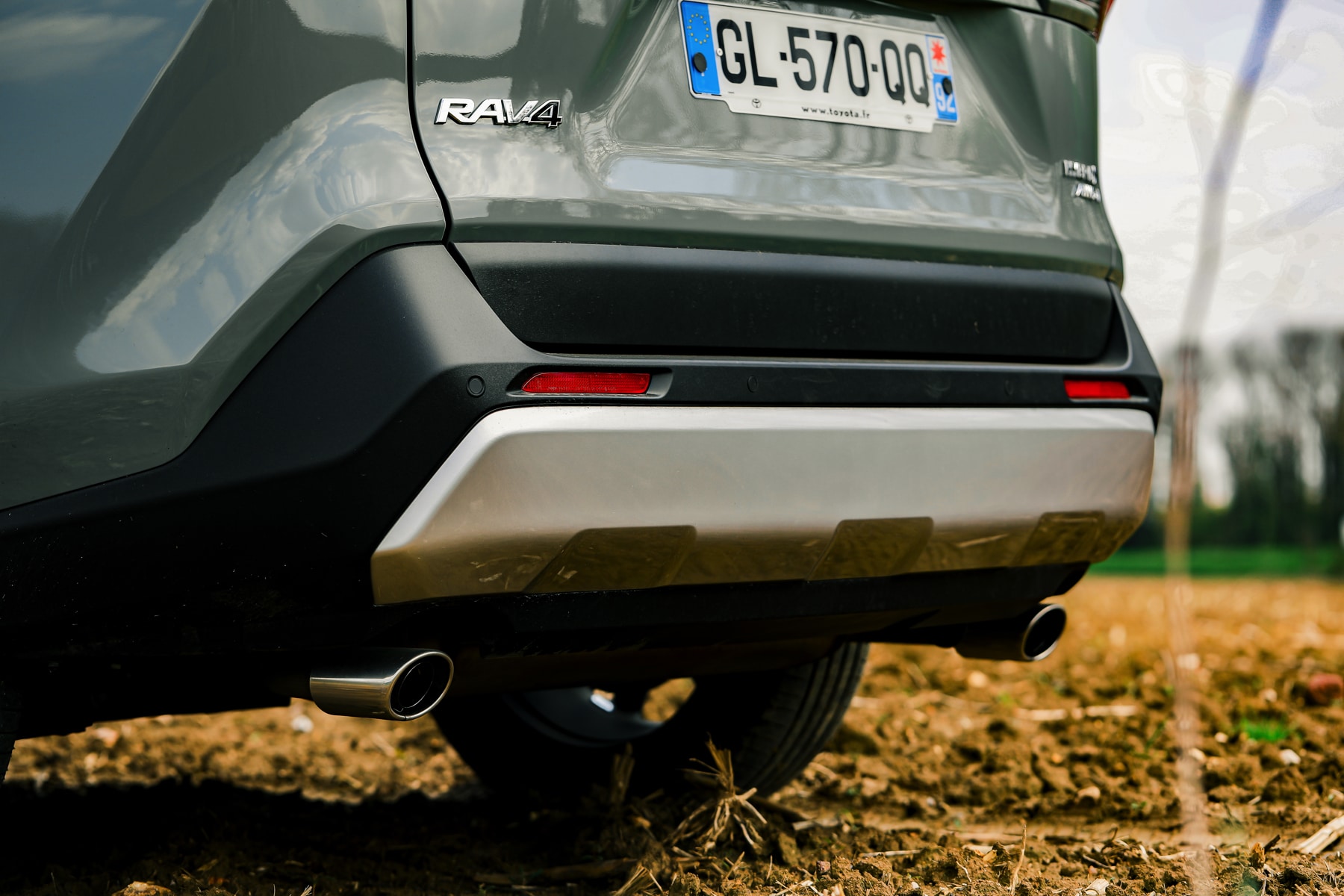 Toyota RAV4 Trail 2023 : ESSAI du SUV hybride au style aventurier