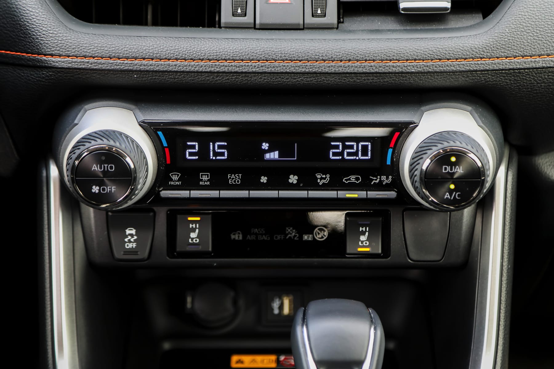 Toyota RAV4 Trail 2023 : ESSAI du SUV hybride au style aventurier