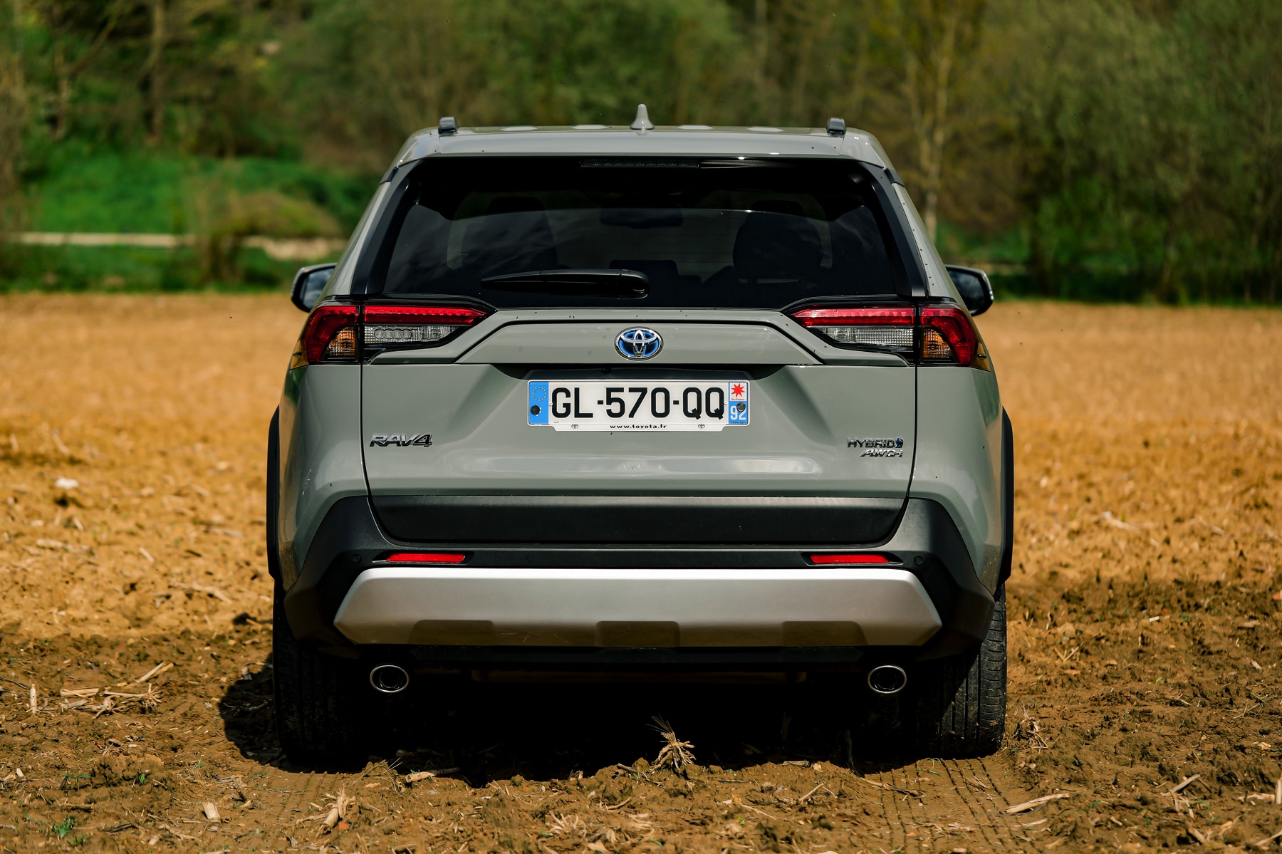 Toyota RAV4 Trail 2023 : ESSAI du SUV hybride au style aventurier