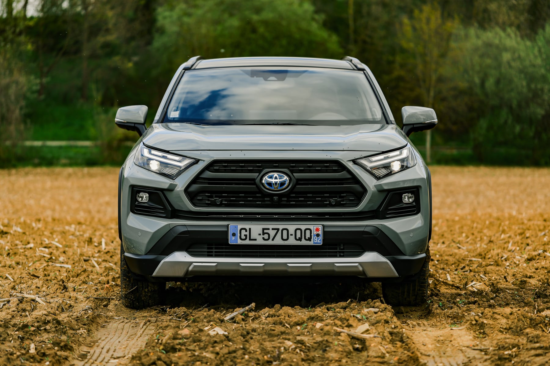 Toyota RAV4 Trail 2023 : ESSAI du SUV hybride au style aventurier