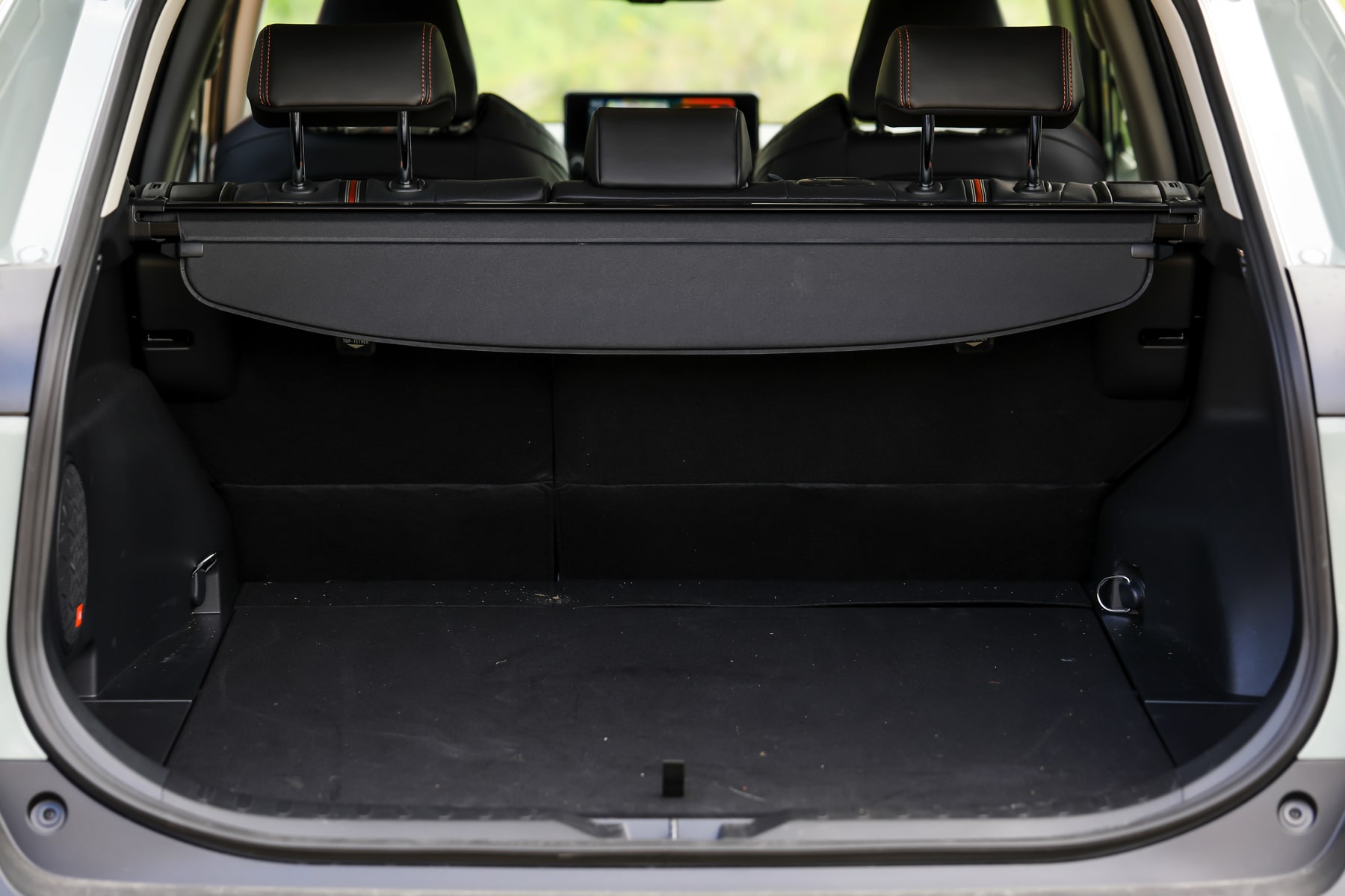 Toyota RAV4 Trail 2023 : ESSAI du SUV hybride au style aventurier