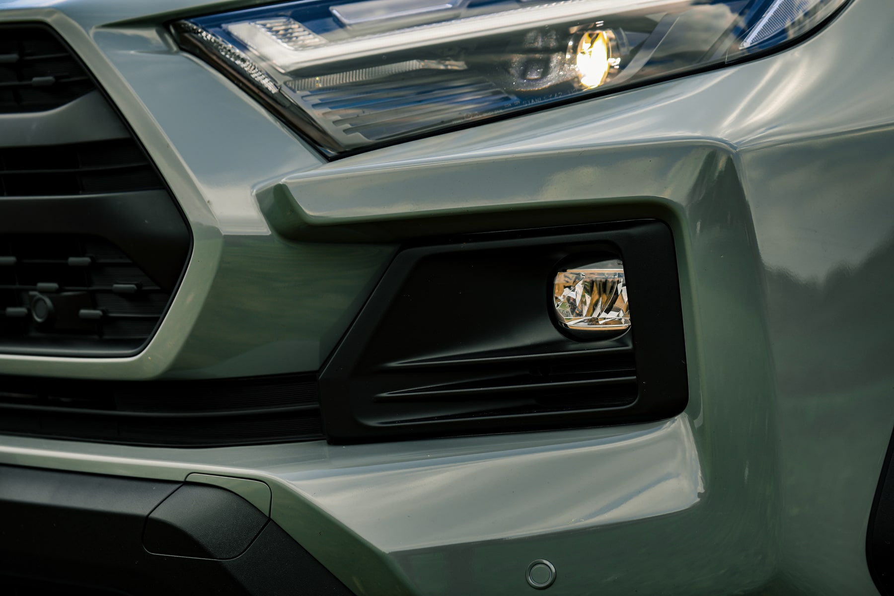 Toyota RAV4 Trail 2023 : ESSAI du SUV hybride au style aventurier