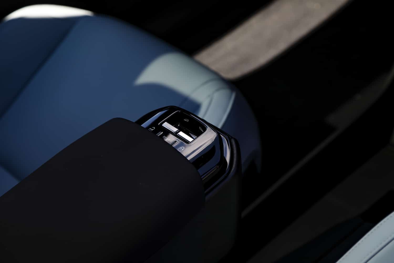 Volvo EX30 : à bord du nouveau petit SUV suédois 100% électrique