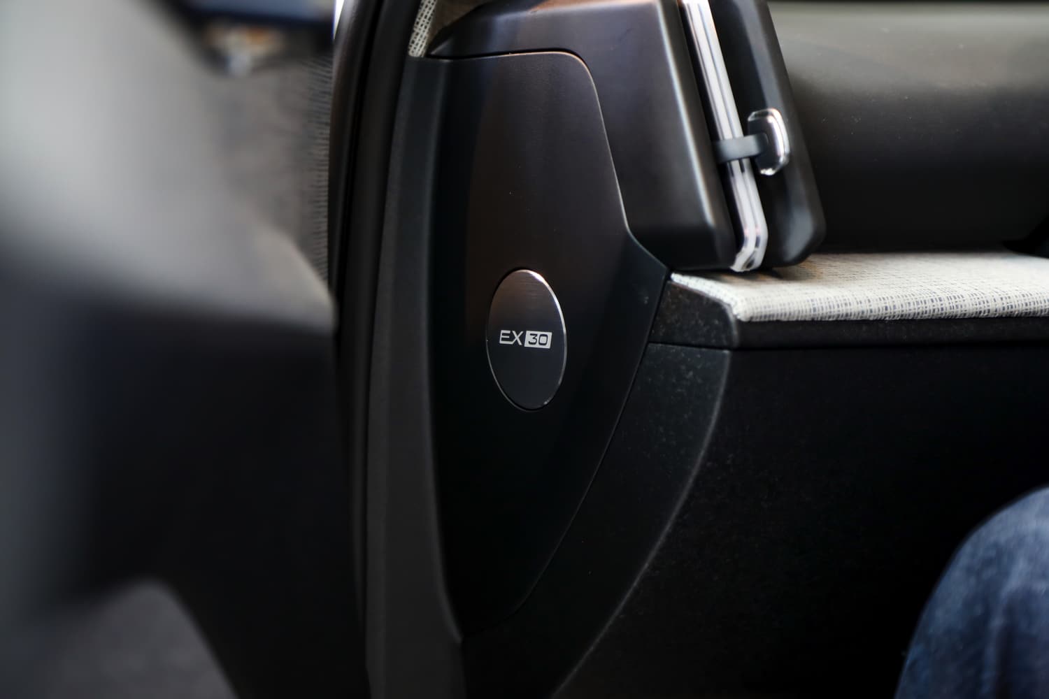 Volvo EX30 : à bord du nouveau petit SUV suédois 100% électrique