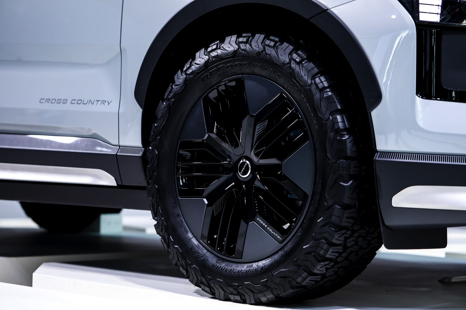 Volvo EX30 Cross Country : découverte en images du SUV off-road