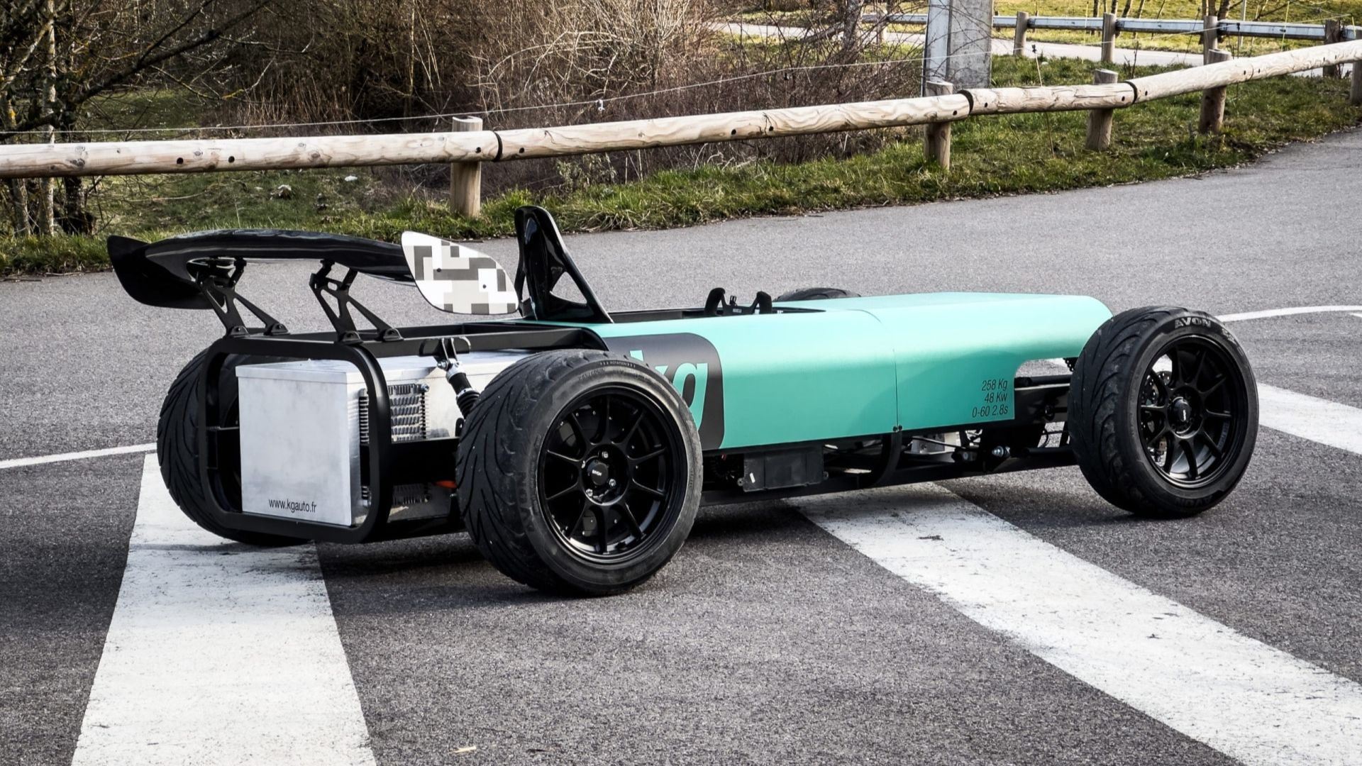 KG Auto Le Tube : batterie, autonomie, recharge, performances