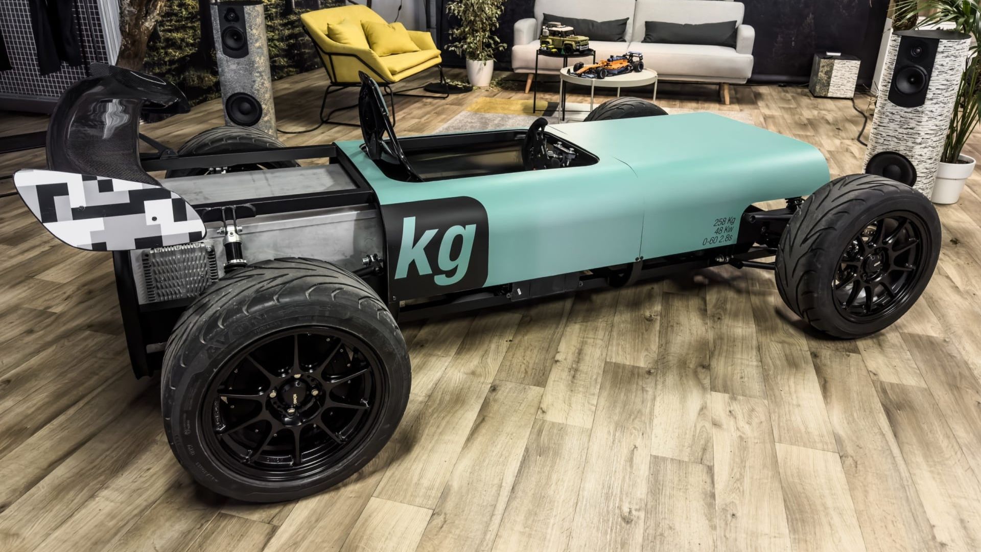 KG Auto Le Tube : batterie, autonomie, recharge, performances