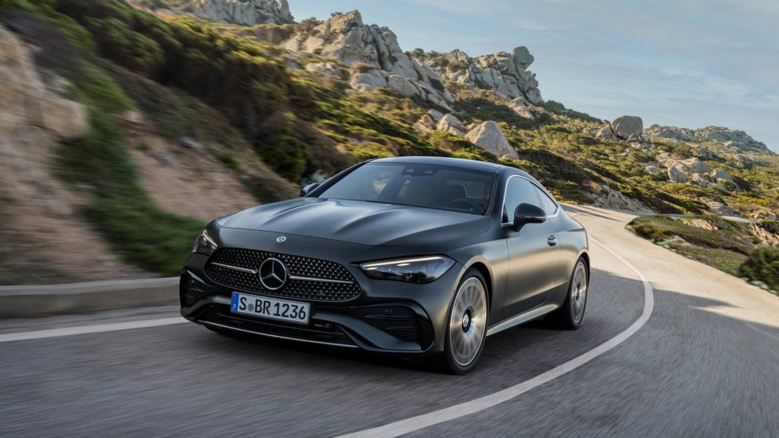 Mercedes CLE : enfin un coupé et un cabriolet hybrides rechargeables