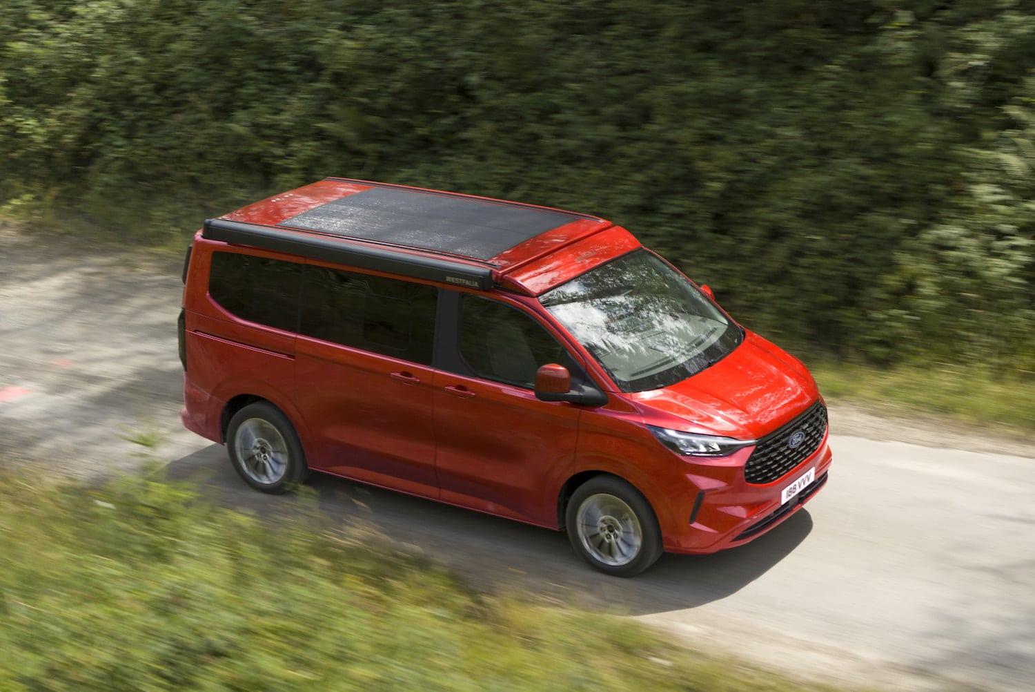 Transit Nugget PHEV : Ford lance son premier van hybride rechargeable
