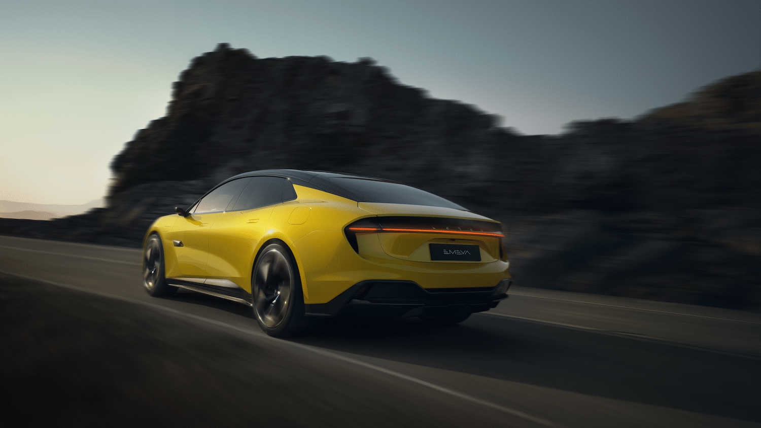 Lotus dévoile son imposante berline électrique, l'Emeya