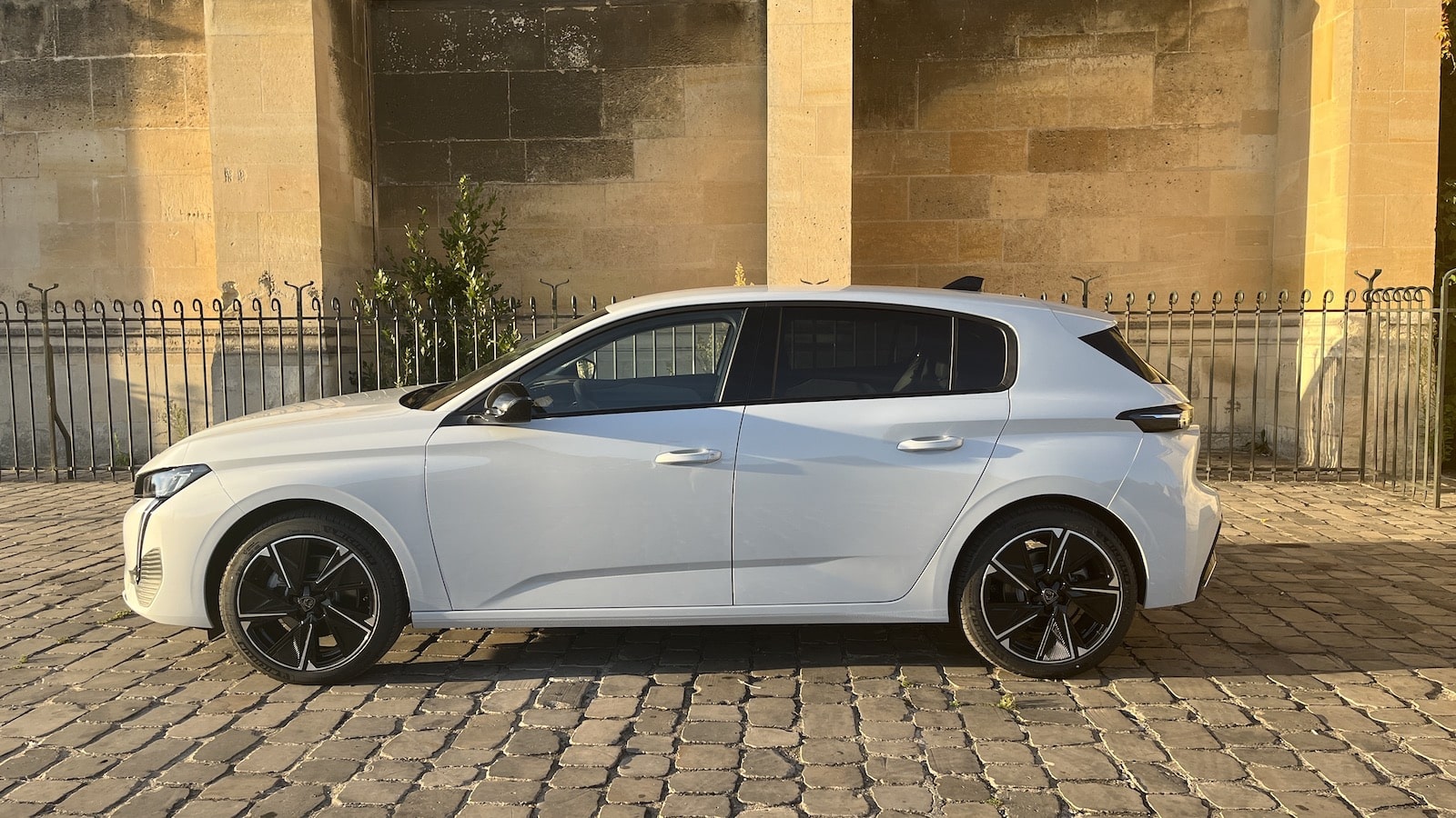 Essai vidéo - Peugeot e308 : L’allure sans l’allant
