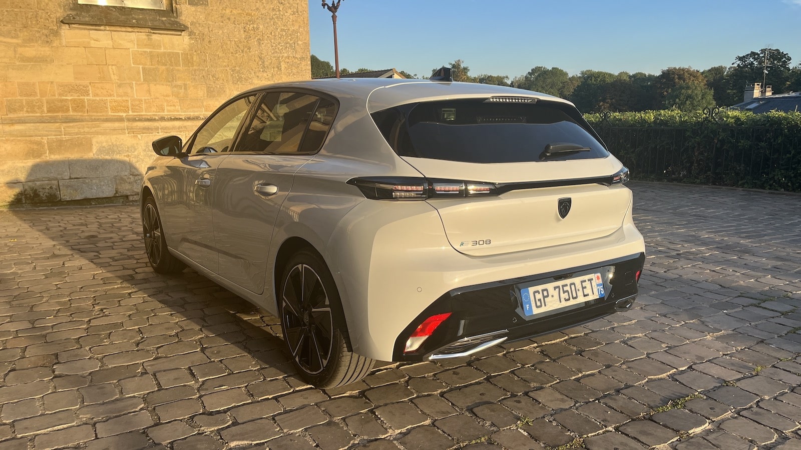Essai vidéo - Peugeot e308 : L’allure sans l’allant