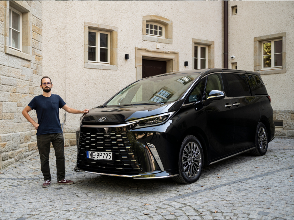 Essai - Lexus LM : le van hybride mieux qu’un jet privé