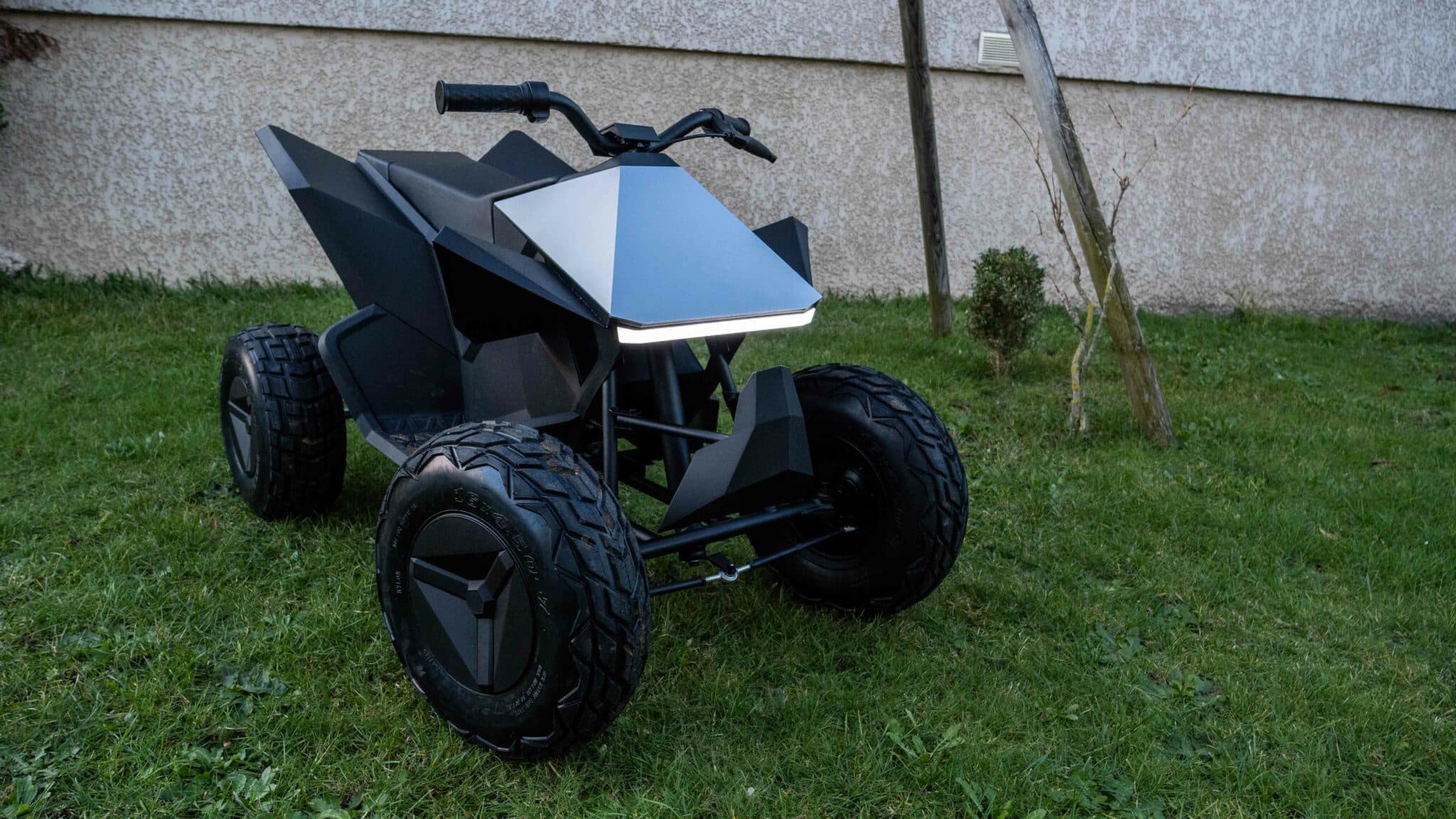 Essai - Tesla Cyberquad : que vaut le quad électrique à l’allure de ...