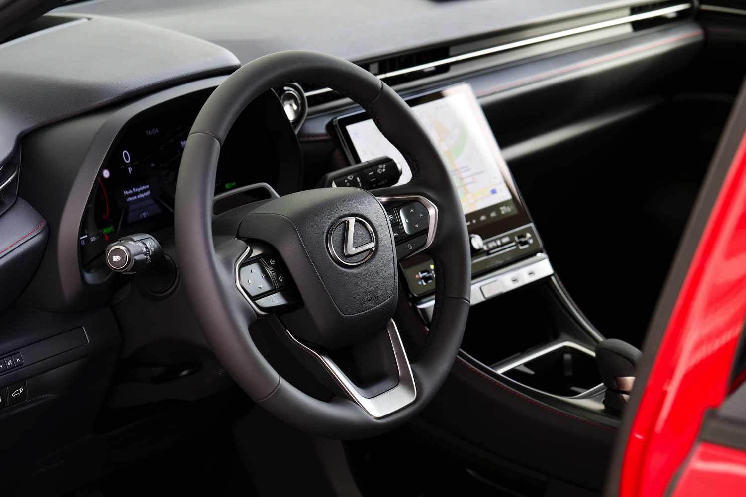 Lexus LBX : notre ESSAI complet du petit SUV hybride premium