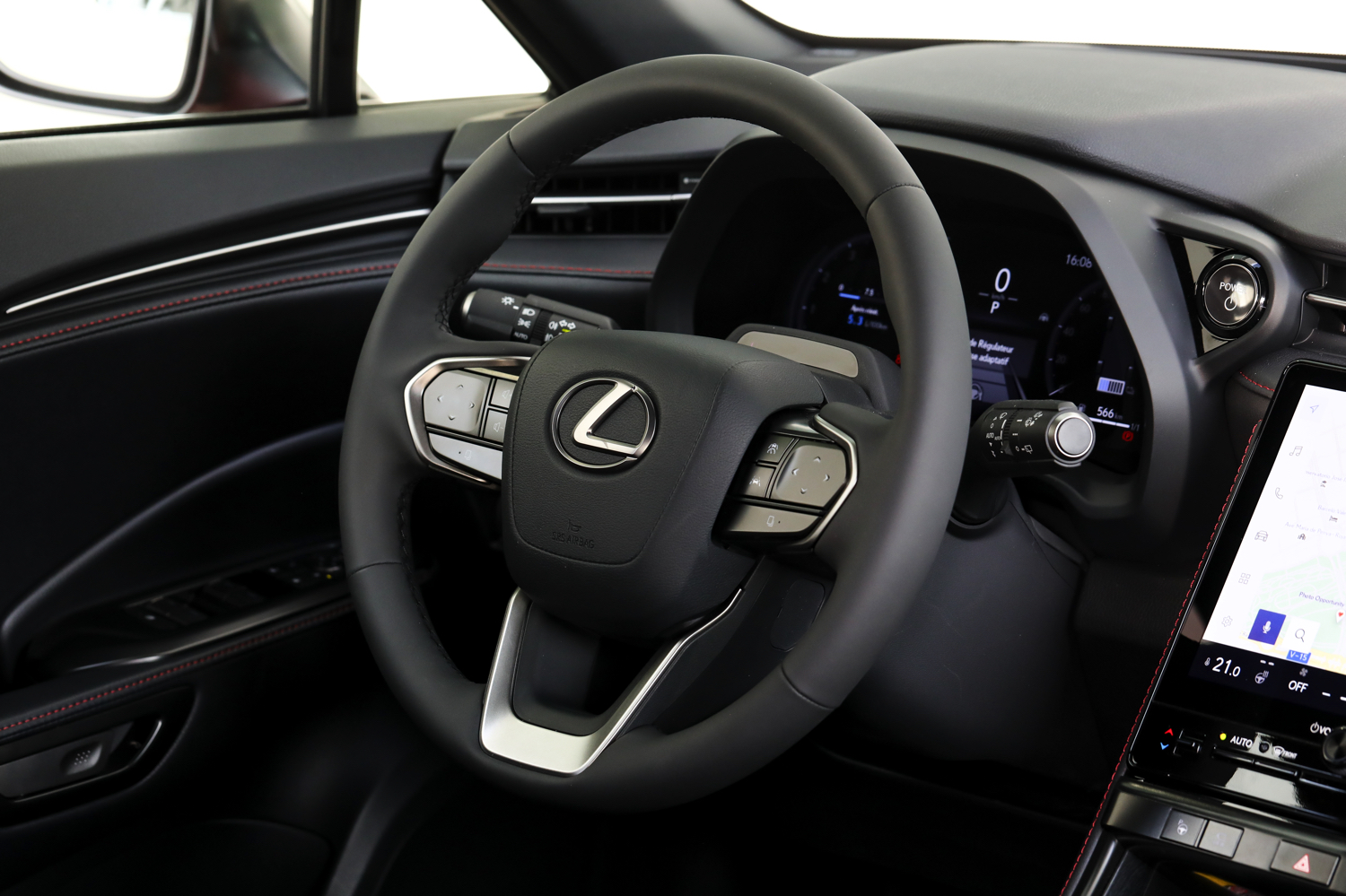 Lexus LBX : notre ESSAI complet du petit SUV hybride premium