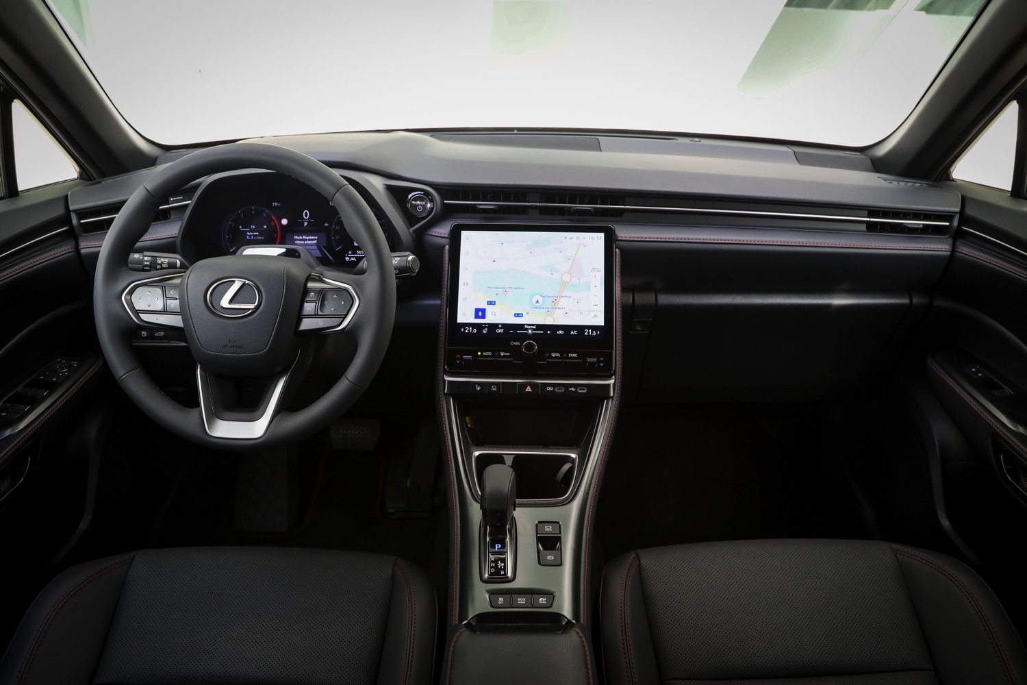 Lexus LBX : notre ESSAI complet du petit SUV hybride premium