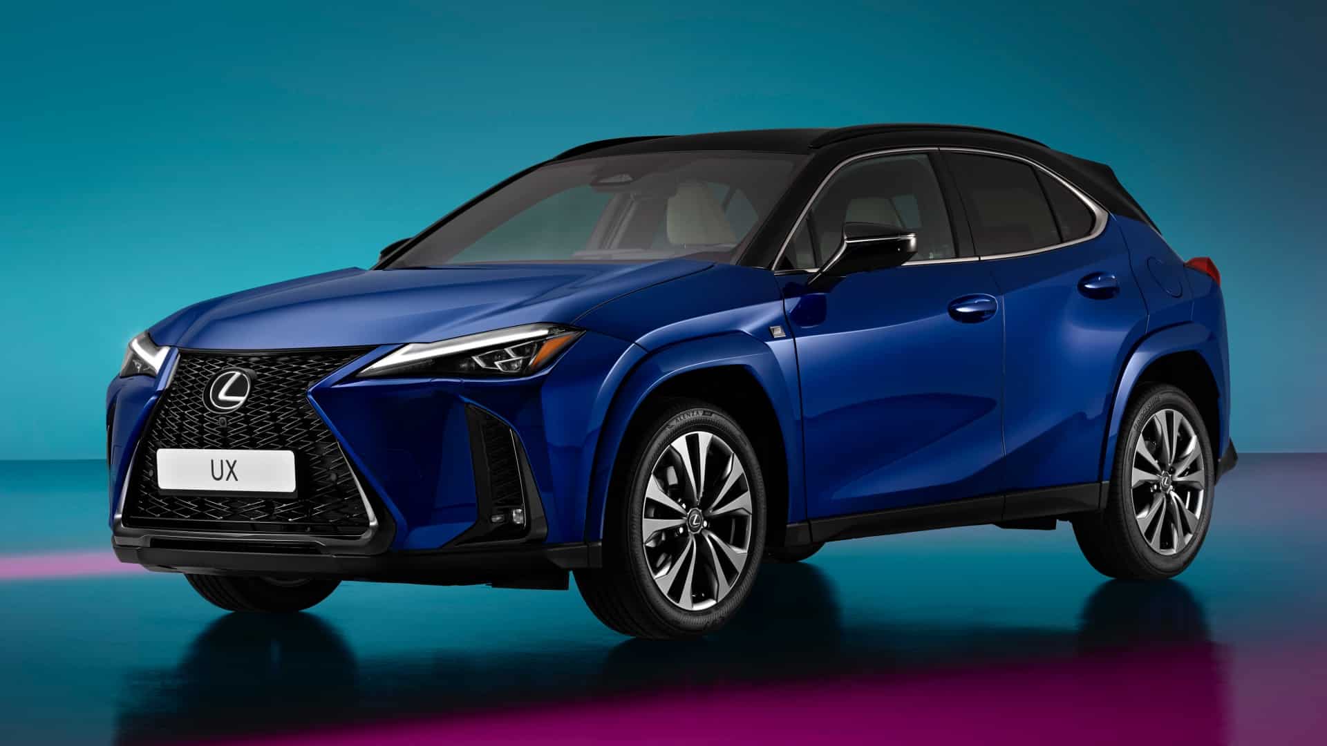 Lexus UX300h : plus de puissance et moins d'essence pour le SUV hybride