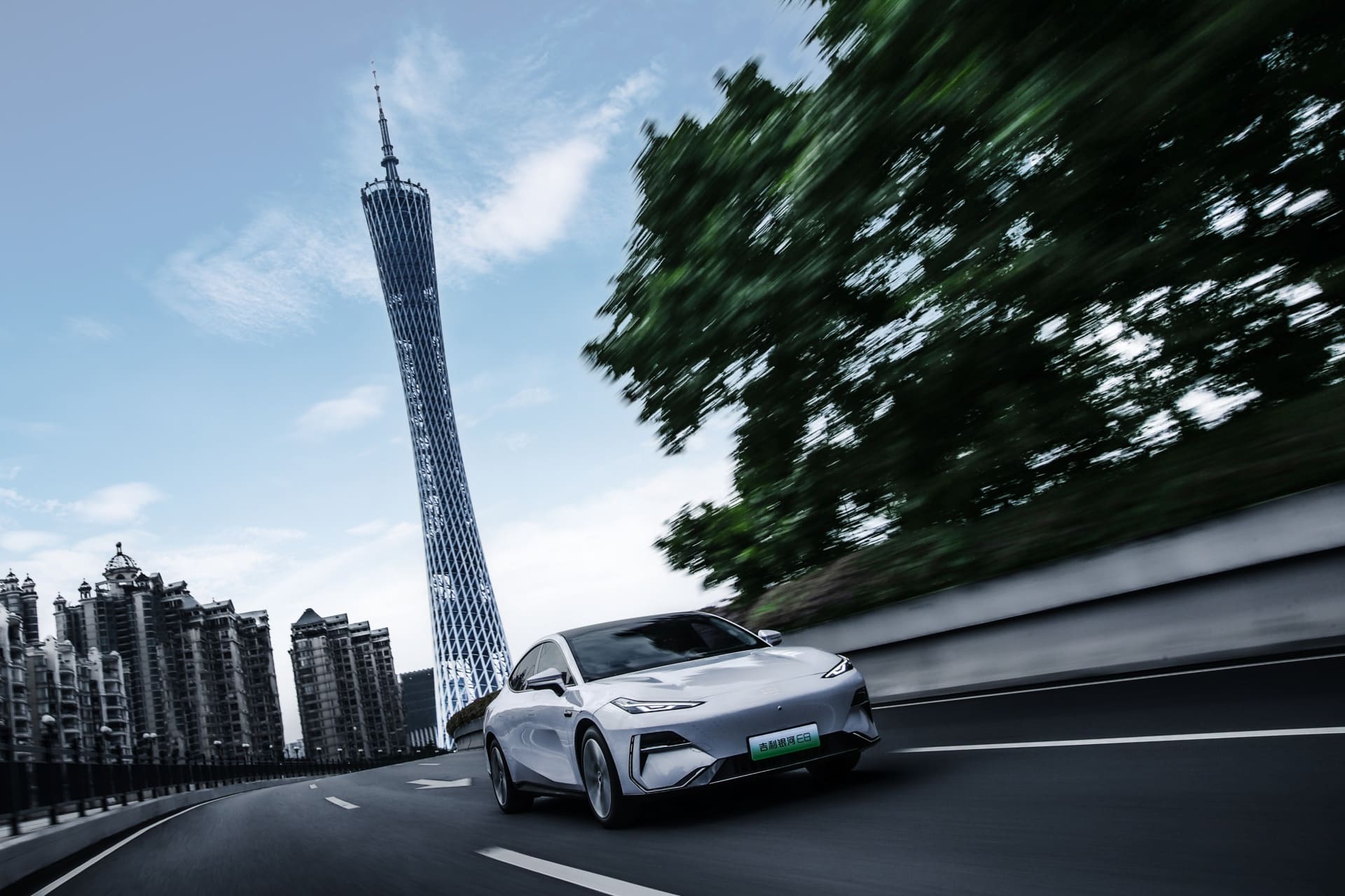 Geely lance la berline électrique Galaxy E8 à moins de 25 000