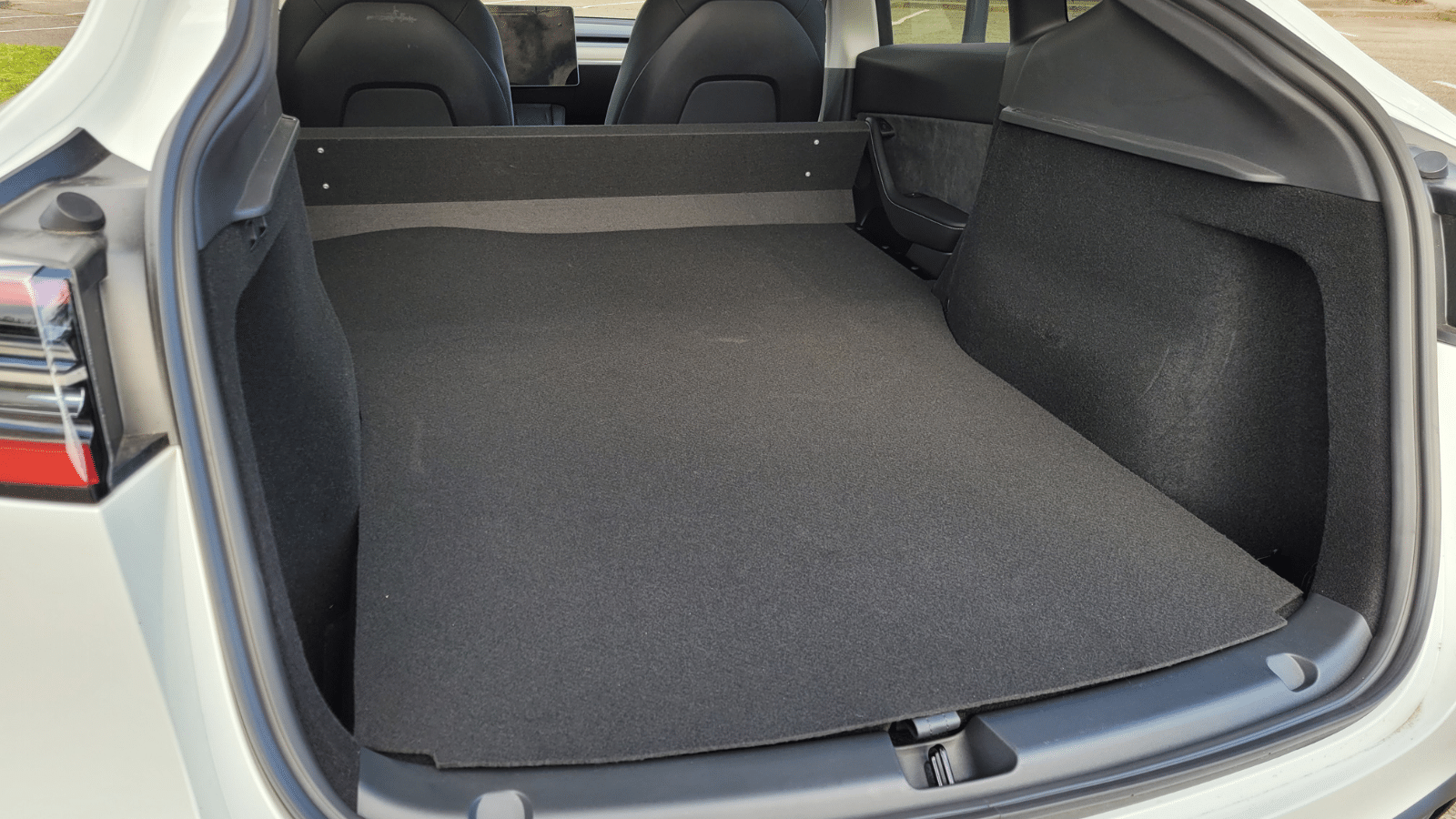 Exclusif - Tesla Model Y 2 places : le chaînon manquant de l'utilitaire ...