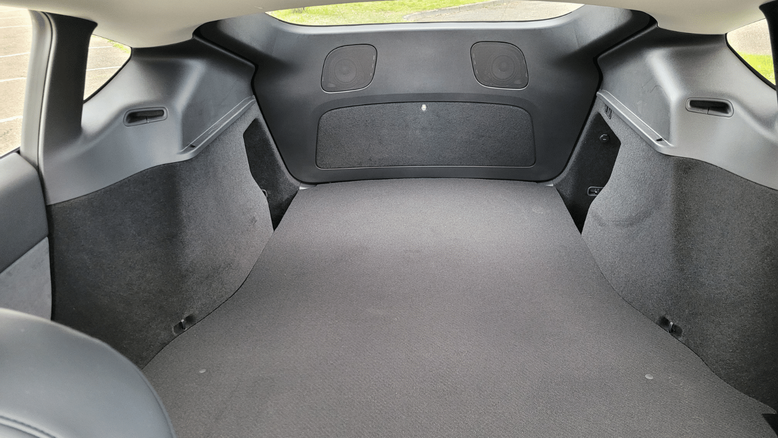Exclusif - Tesla Model Y 2 places : le chaînon manquant de l'utilitaire ...