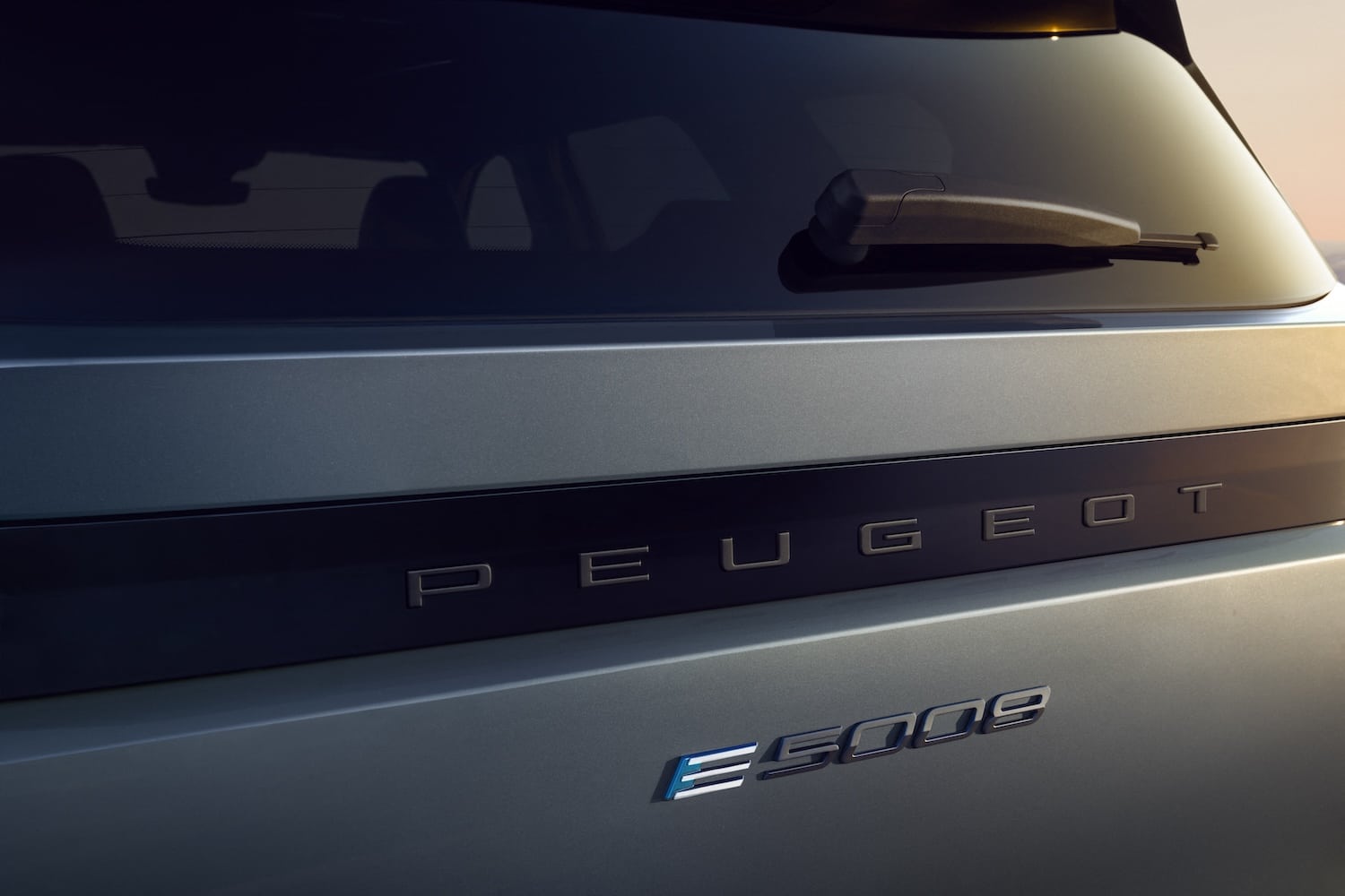 Peugeot e-5008 : voici le grand SUV électrique 7 places avec 660 km d ...