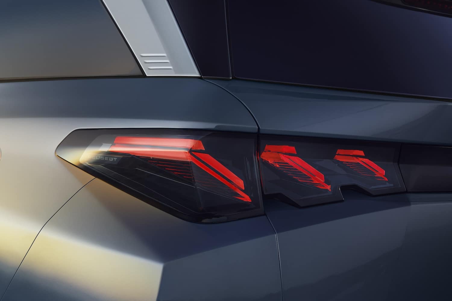 Peugeot e-5008 : voici le grand SUV électrique 7 places avec 660 km d ...