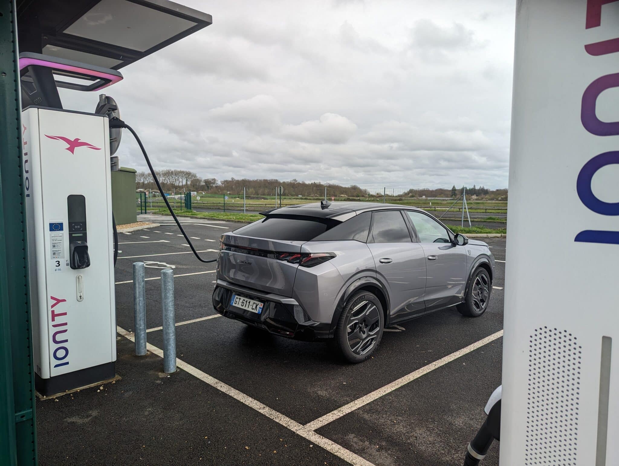 Essai – Peugeot e-3008 : les temps de recharge et de voyage de notre ...