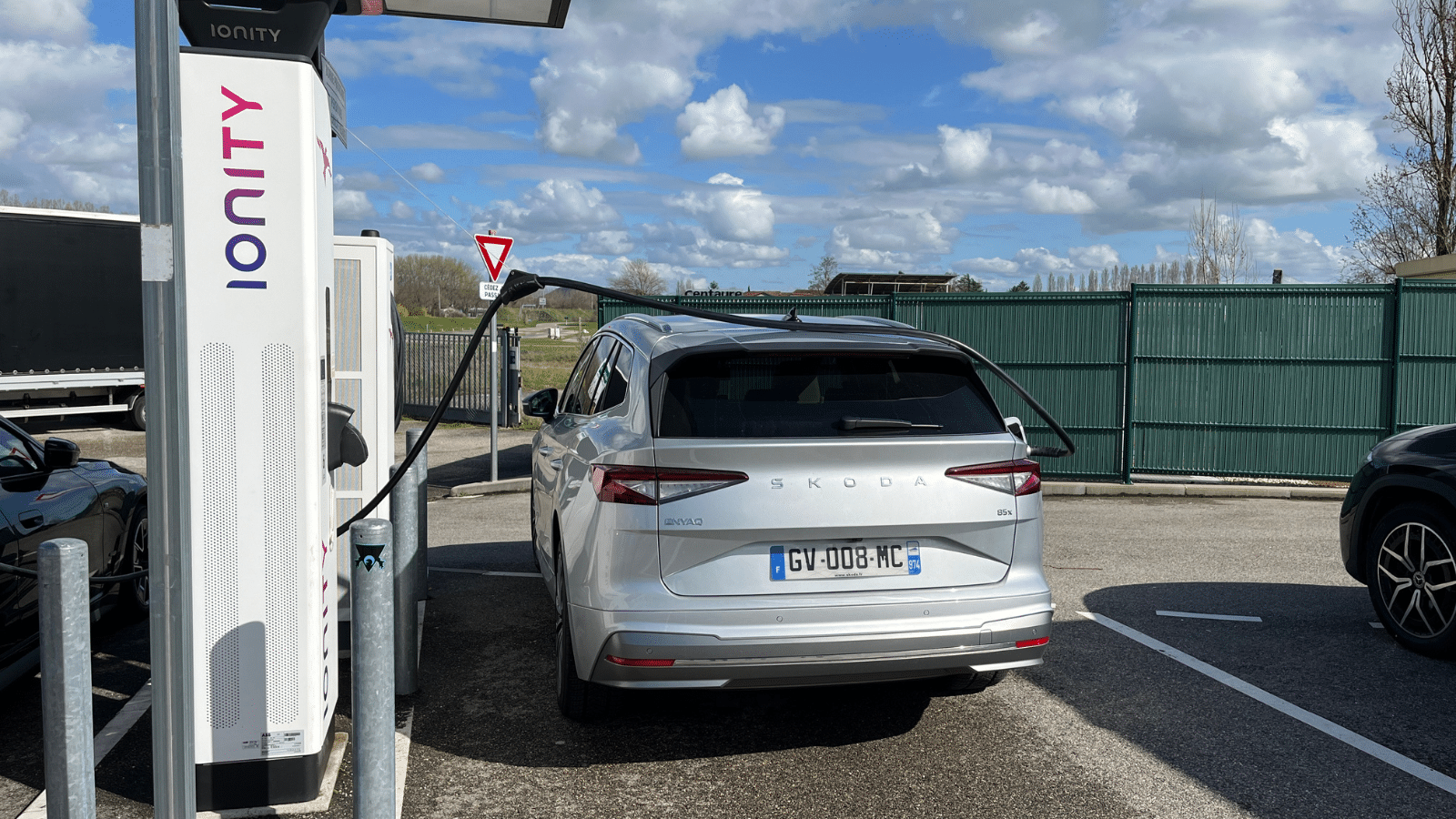 Essai sur 1 900 km - Skoda Enyaq 85X : Tchèque bien chargé