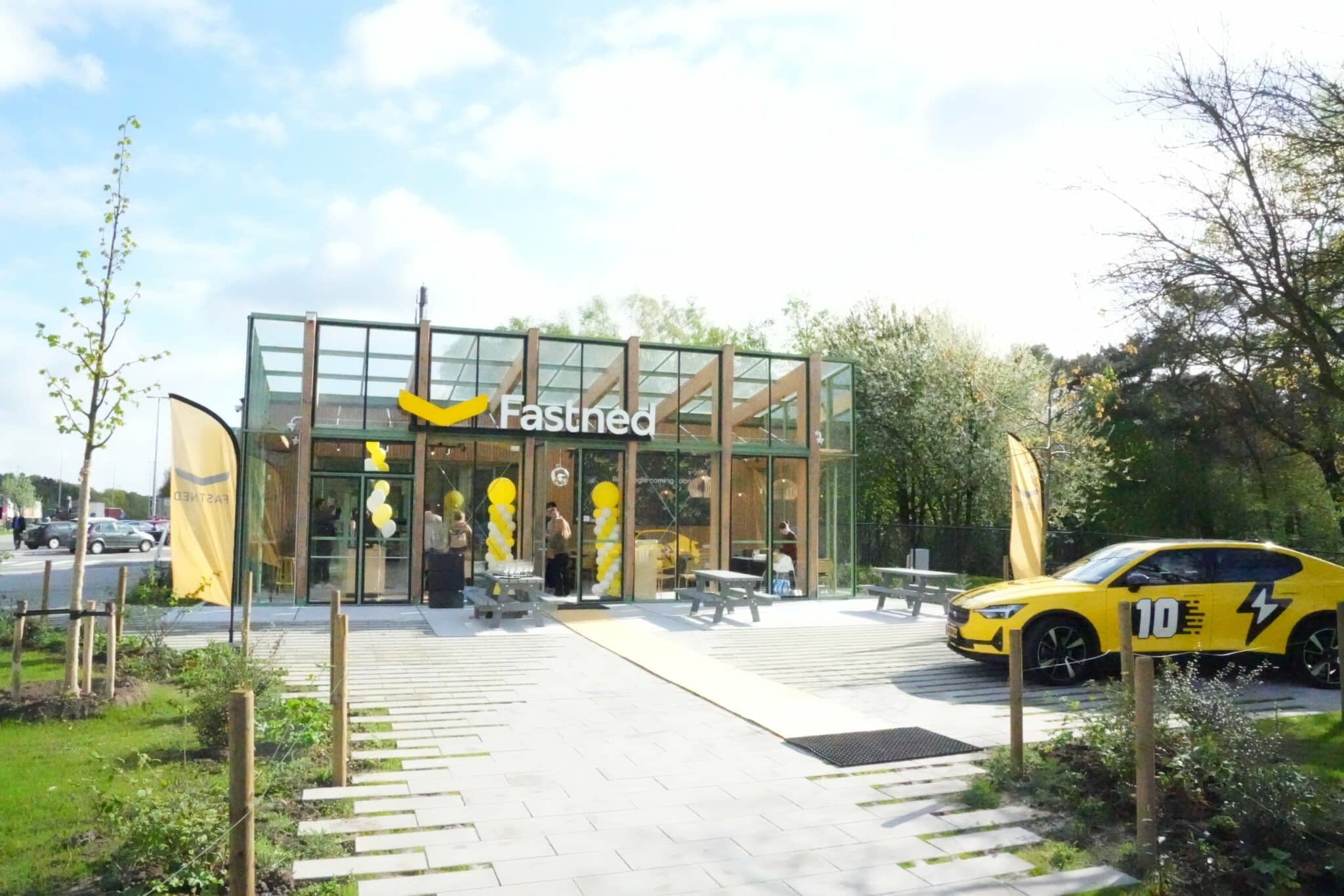 Fastned ouvre une première boutique à côté d'une station de recharge rapide