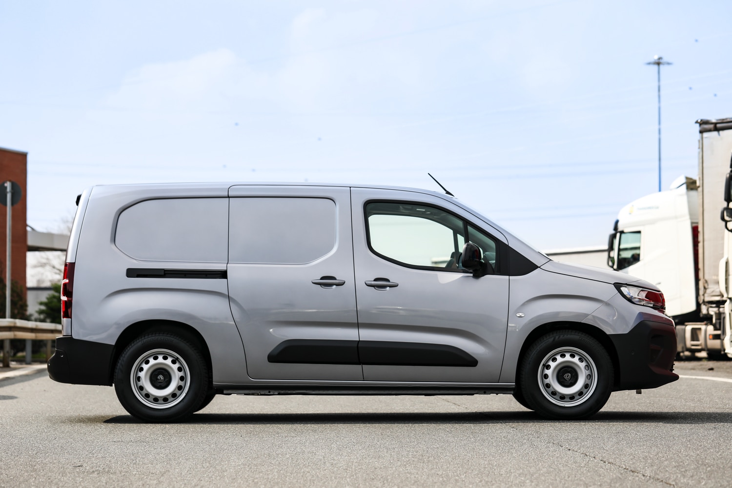 Peugeot e-Partner : ESSAI de l'utilitaire électrique urbain restylé