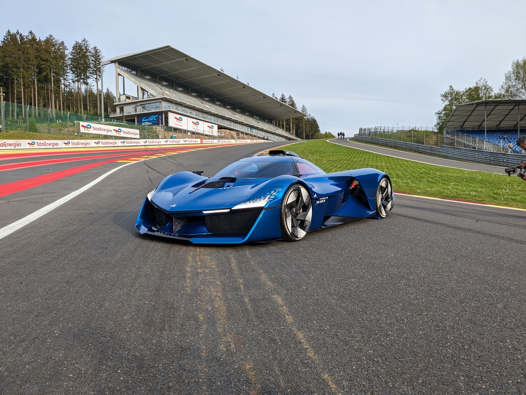 Découverte - Alpine Alpenglow HY4 : le futur sur piste et sur route