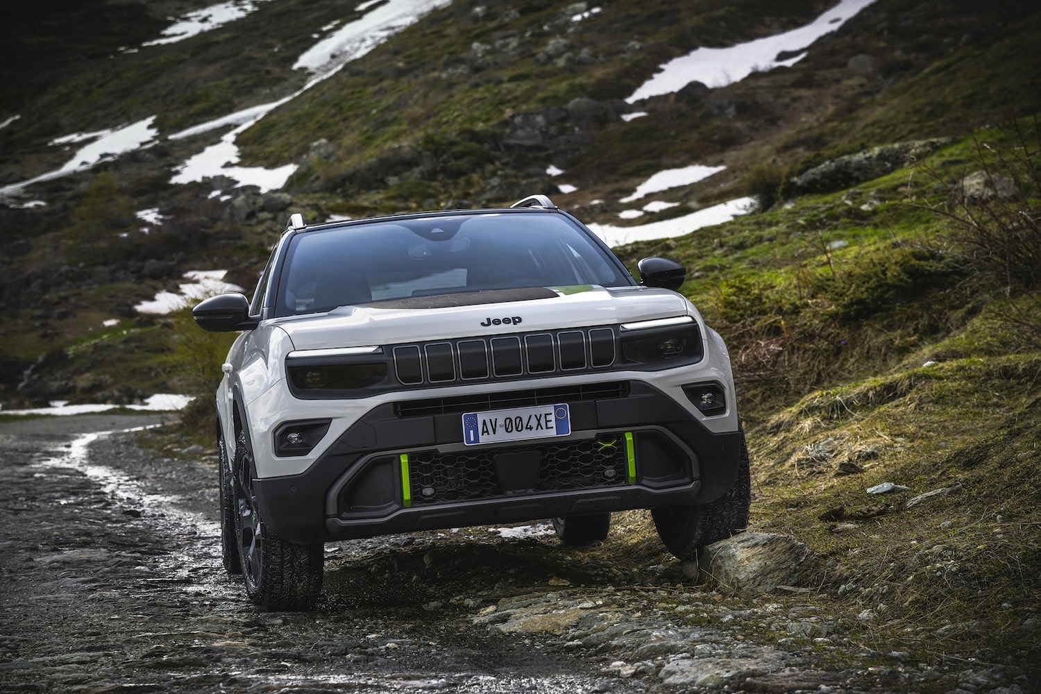 Jeep Avenger 4xe : un moteur électrique en plus pour avoir quatre roues ...