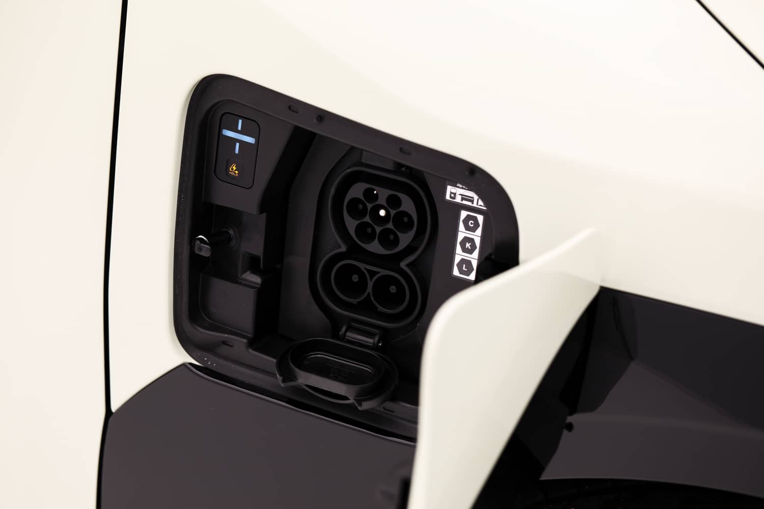 KIA EV3 : découverte à bord du nouveau SUV électrique compact