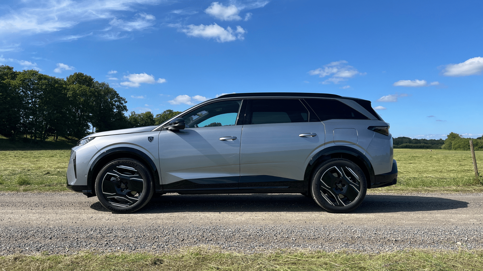 Peugeot e-5008 : un des rares SUV électriques 7 places à l'essai