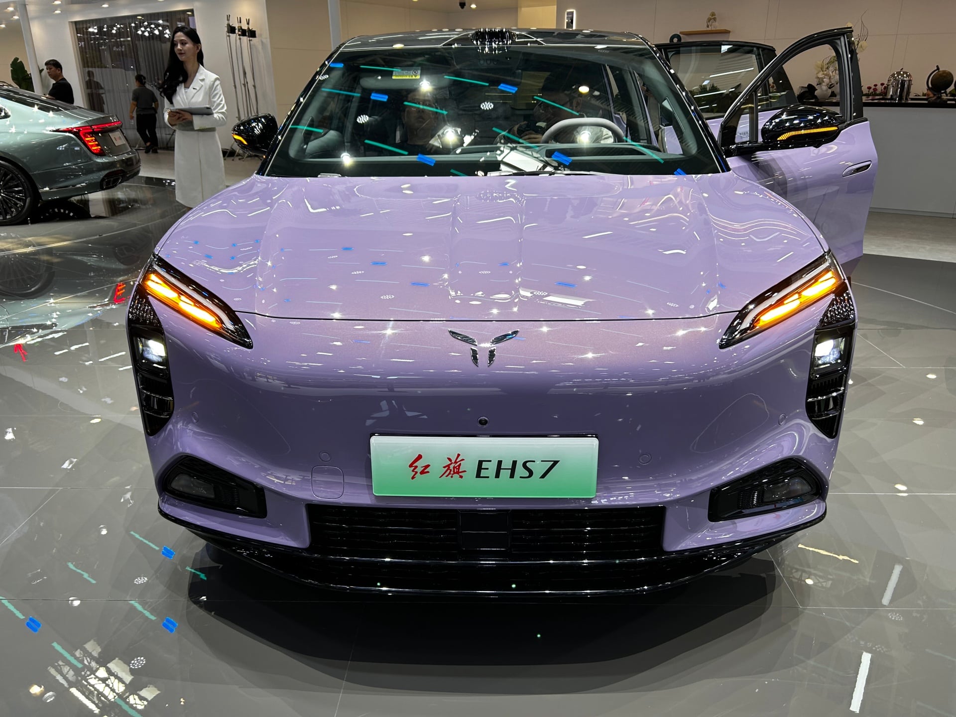 Hongqi, la marque de prestige chinoise, arrive en France avec une gamme ...