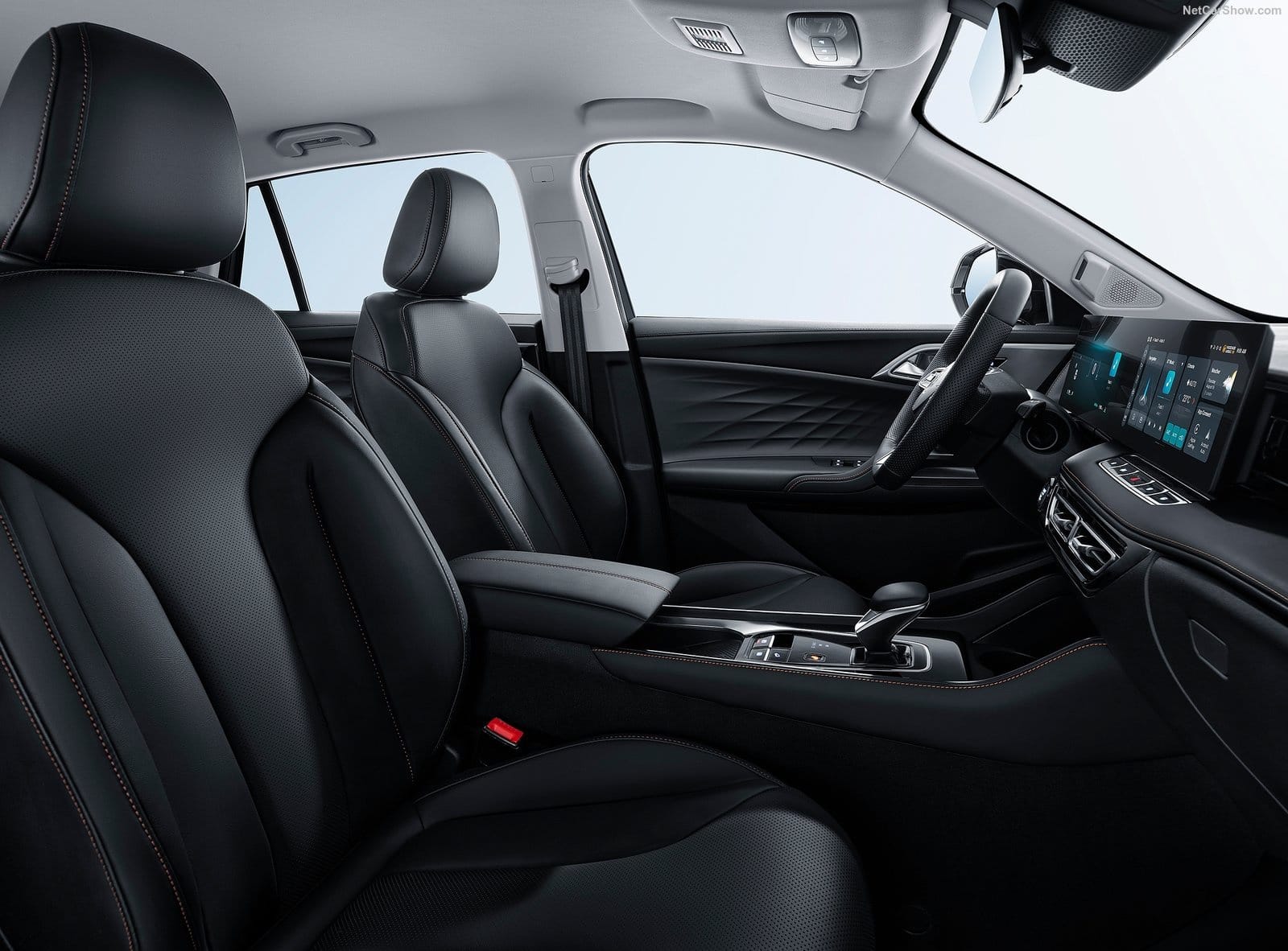 MG dévoile le nouveau EHS hybride rechargeable avec une grosse ...