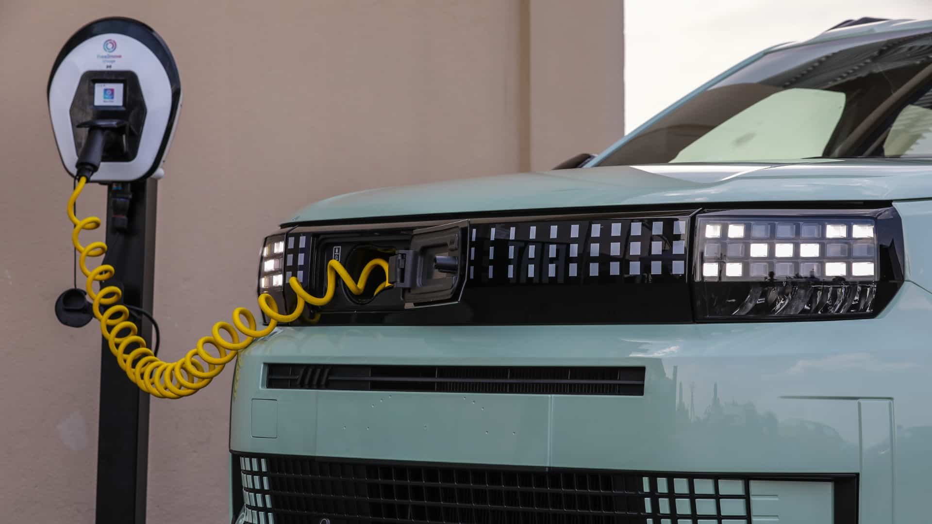 Voiture électriques : voici les ports de recharge les plus originaux