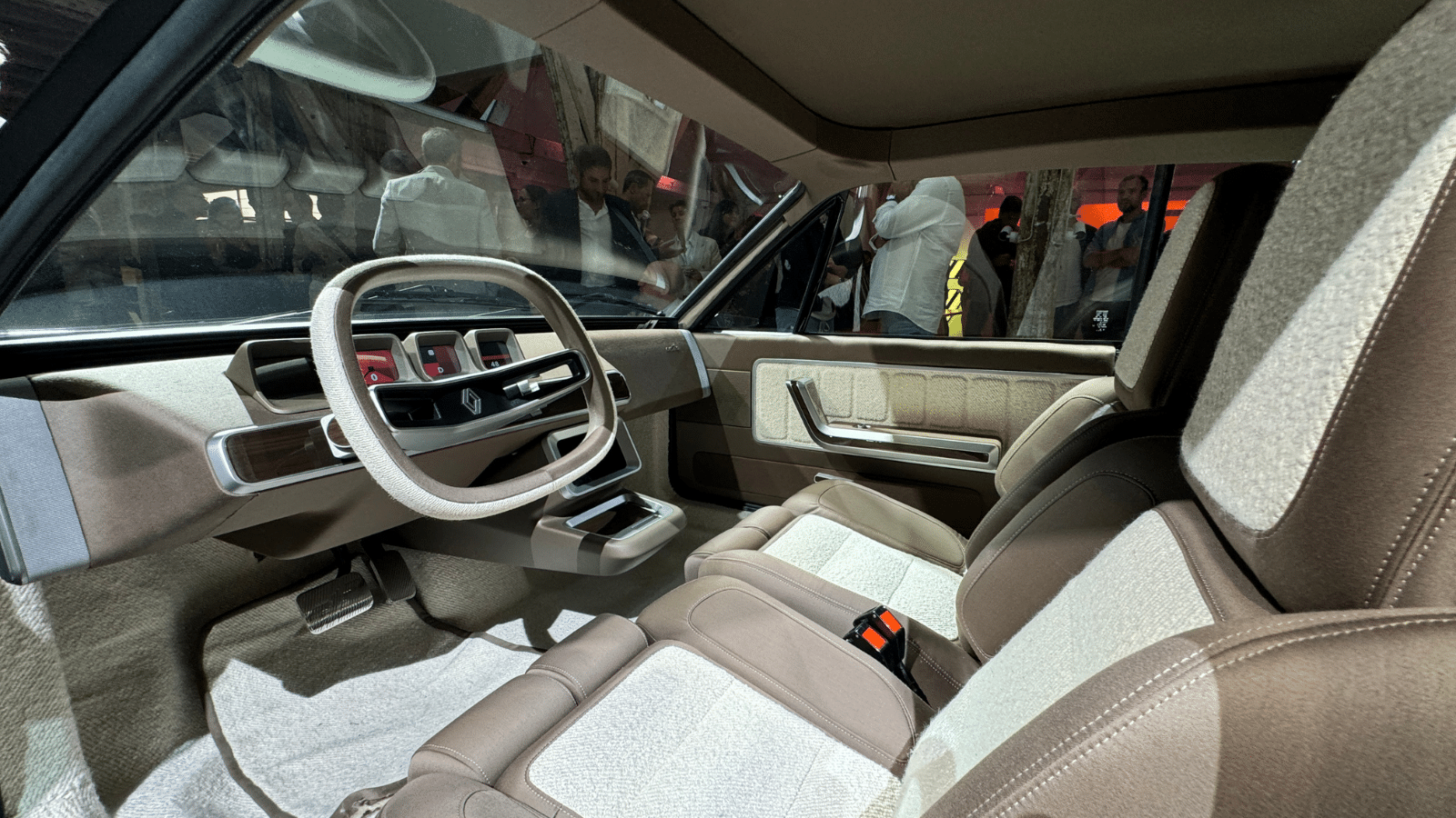 Vidéo - Renault R17 Concept, le coupé réinventé avec un moteur électrique