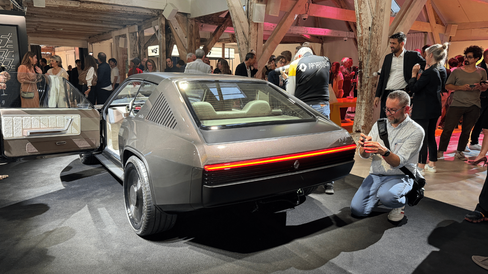 Vidéo - Renault R17 Concept, le coupé réinventé avec un moteur électrique