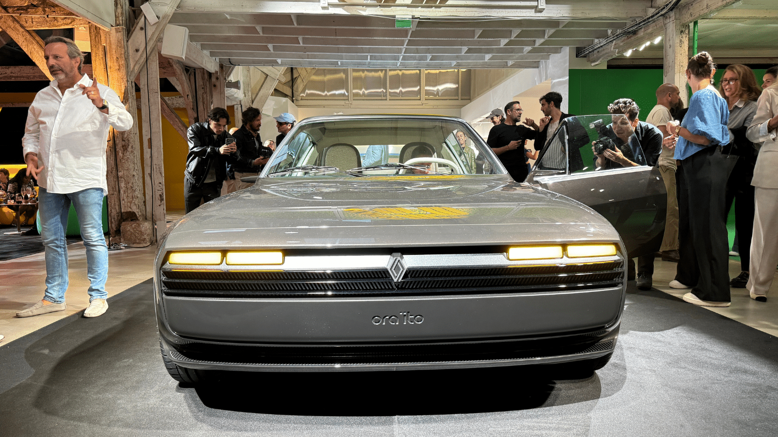 Vidéo - Renault R17 Concept, le coupé réinventé avec un moteur électrique