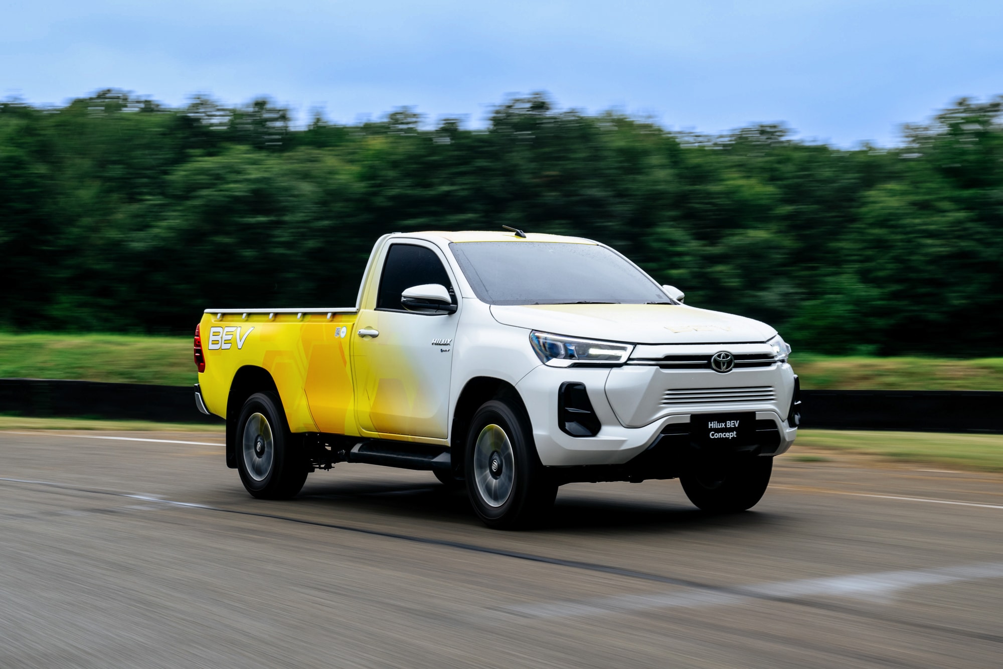 Toyota Hilux BEV Concept : prise en main du pick-up électrique