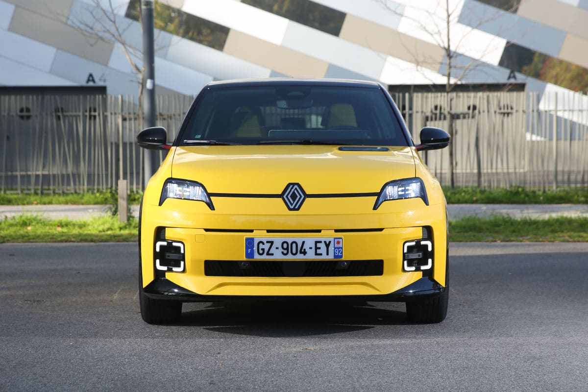 Marché auto : nouveau record pour la Renault 5 électrique, le Tesla ...