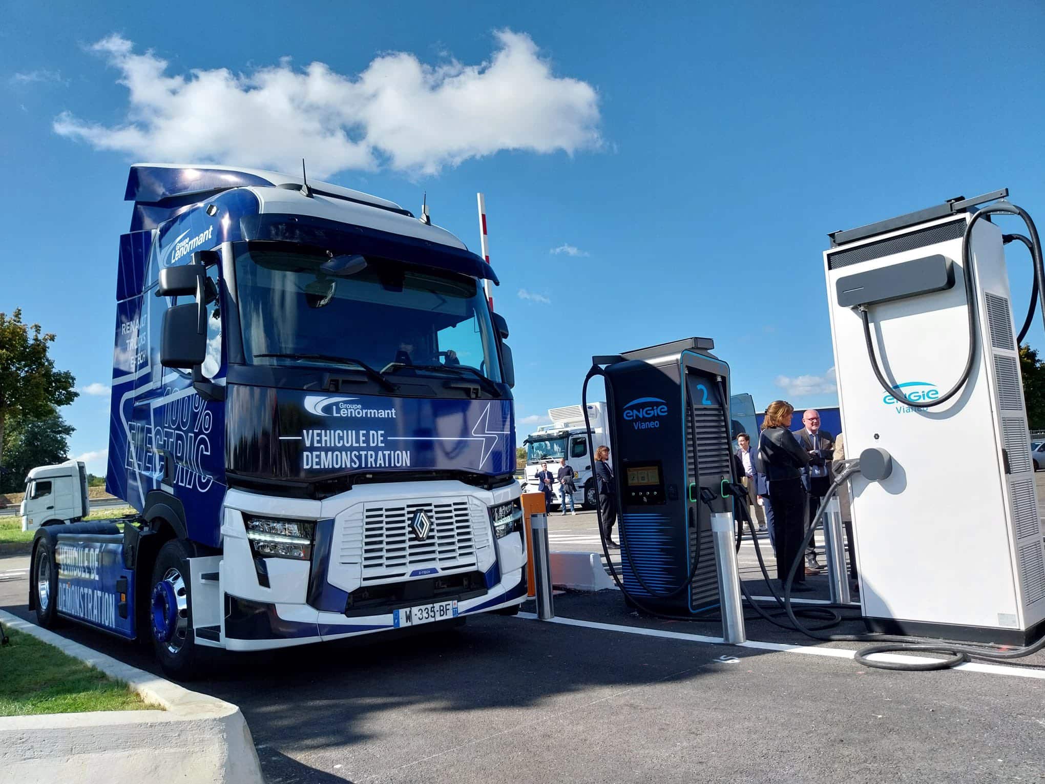 Recharge des camions électriques : une première entre Paris et Lyon