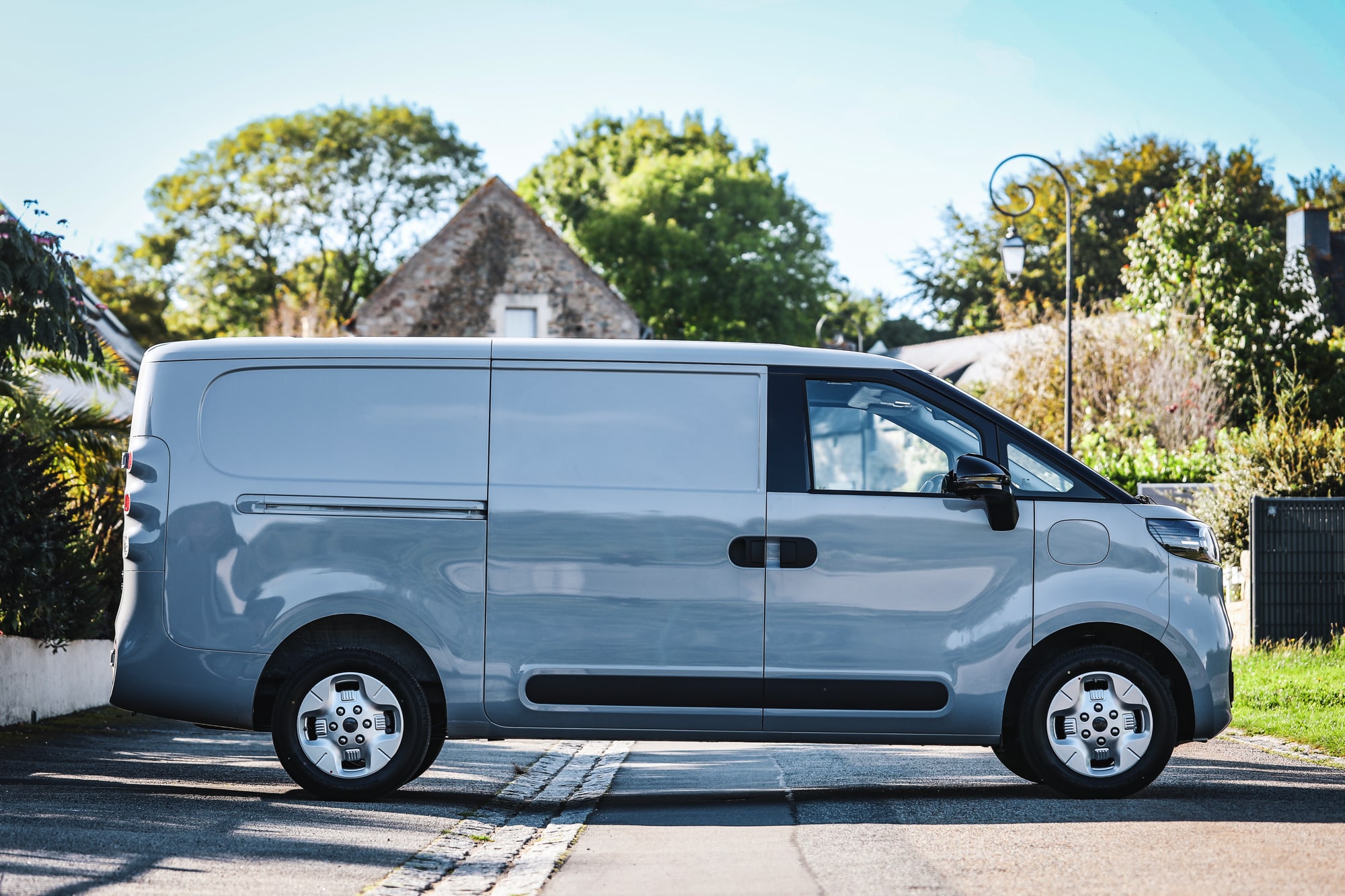 Maxus eDeliver5 : ESSAI du fourgon électrique et accessible