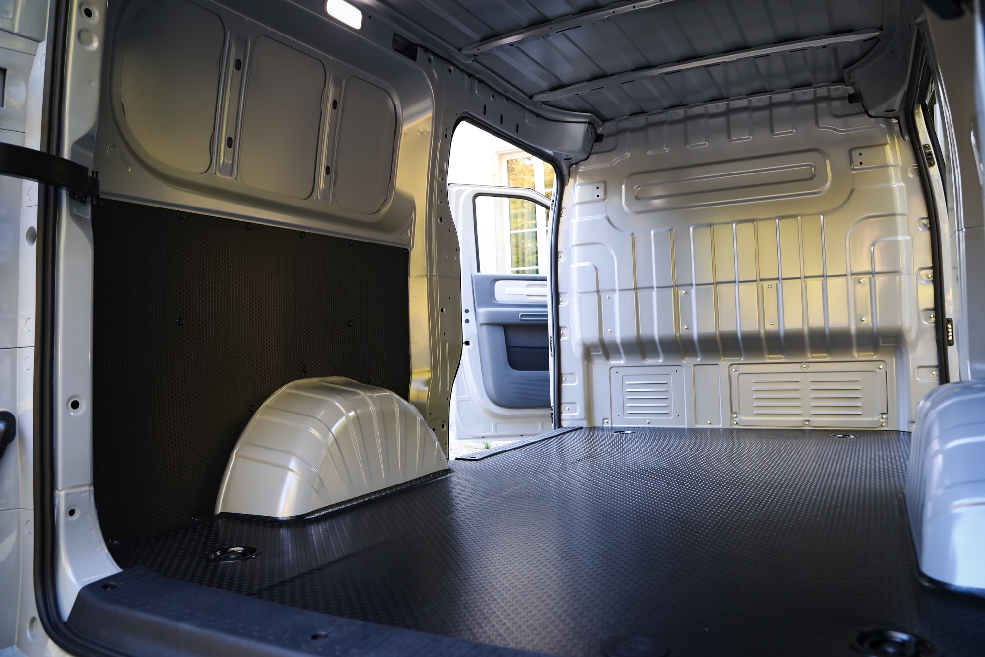 Maxus eDeliver5 : ESSAI du fourgon électrique et accessible